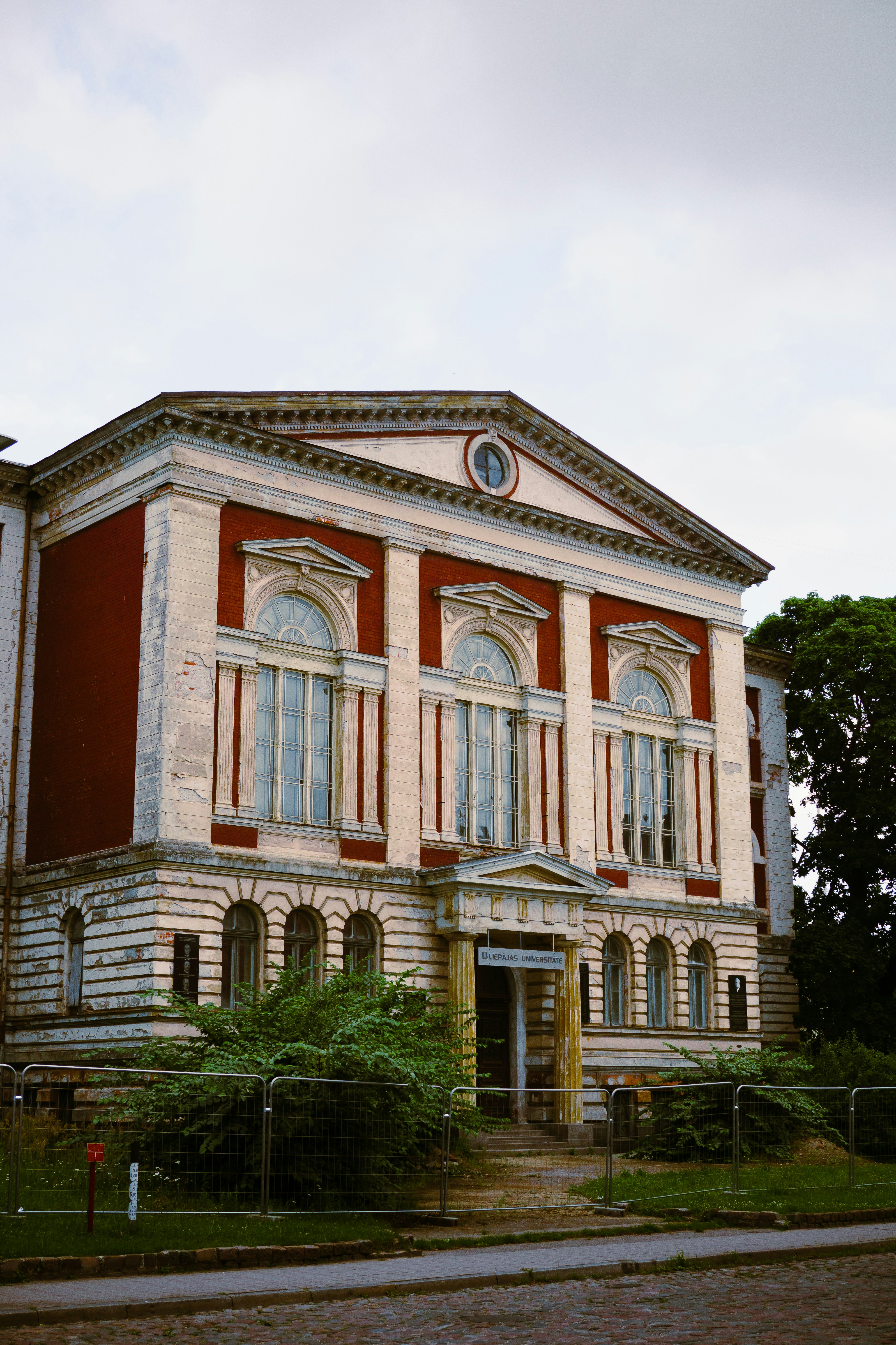 Red-brick Revival: A Neoclassical Facade Gazing Over Cobblestones