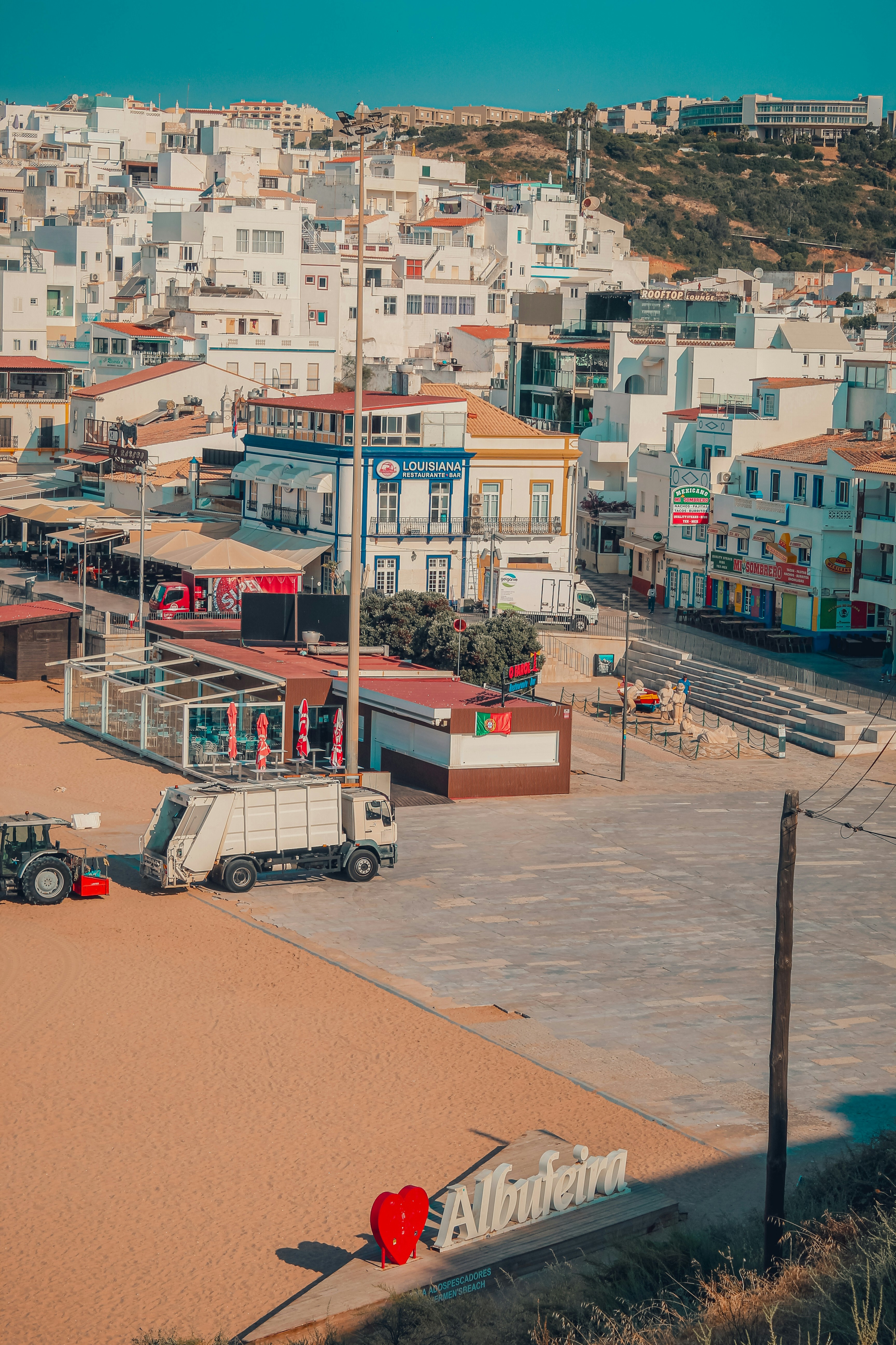 Albufeira’s Beachfront Canvas: Colorful Village Below the Cliff