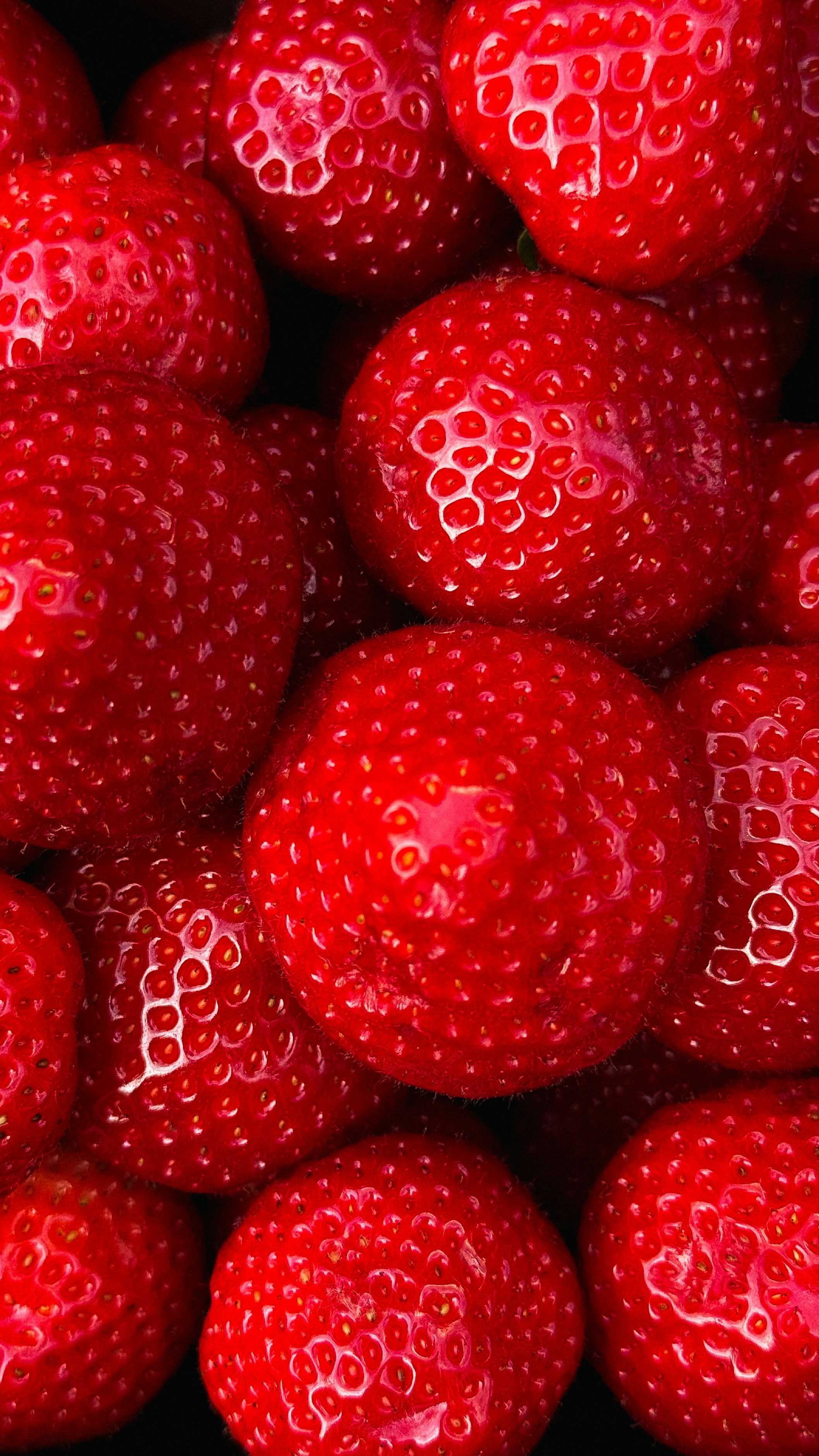 Red Globe Mosaic: Close-Up of Juicy Raspberry Surfaces