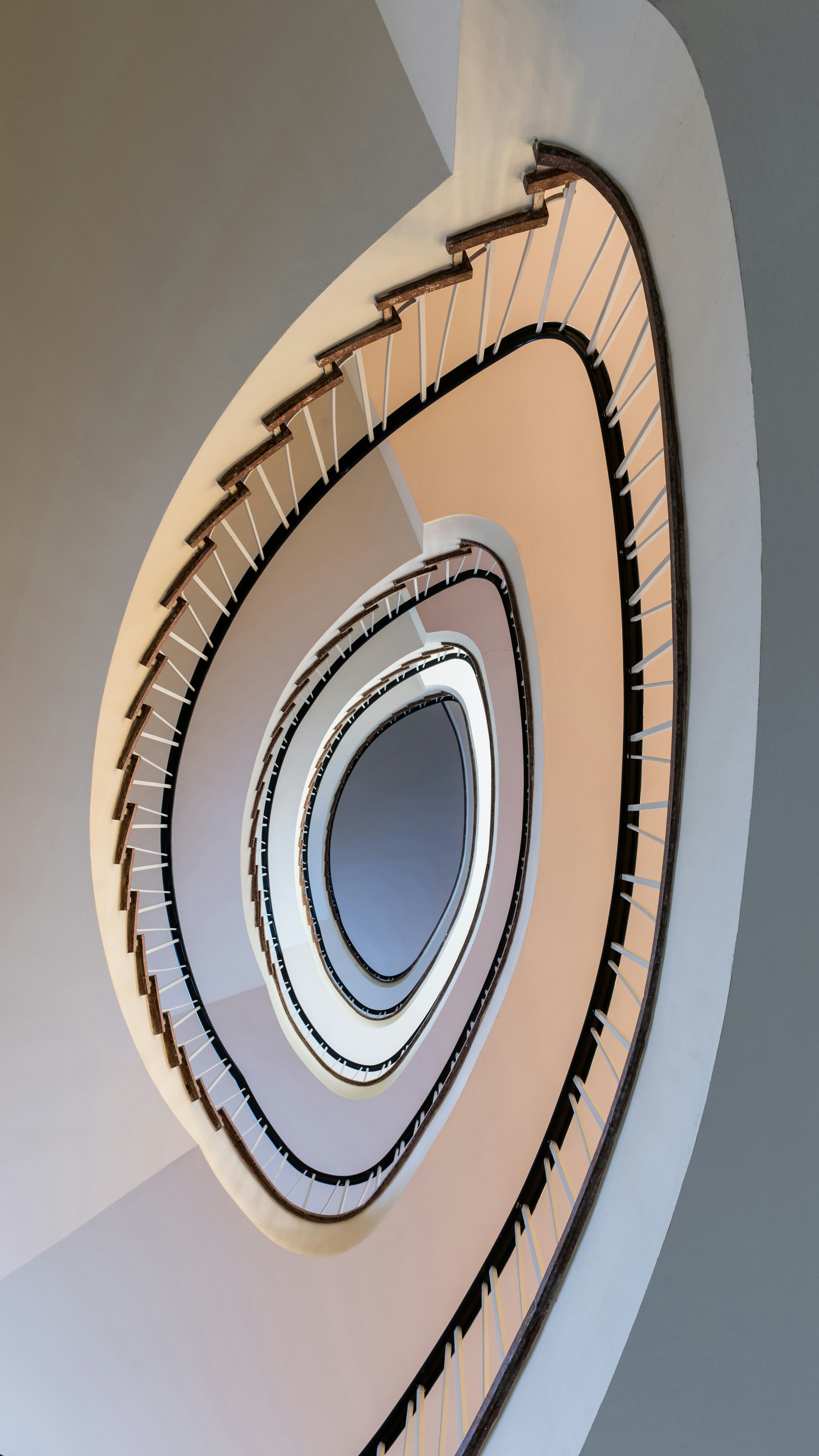 Spiral Staircase Concentric Echoes