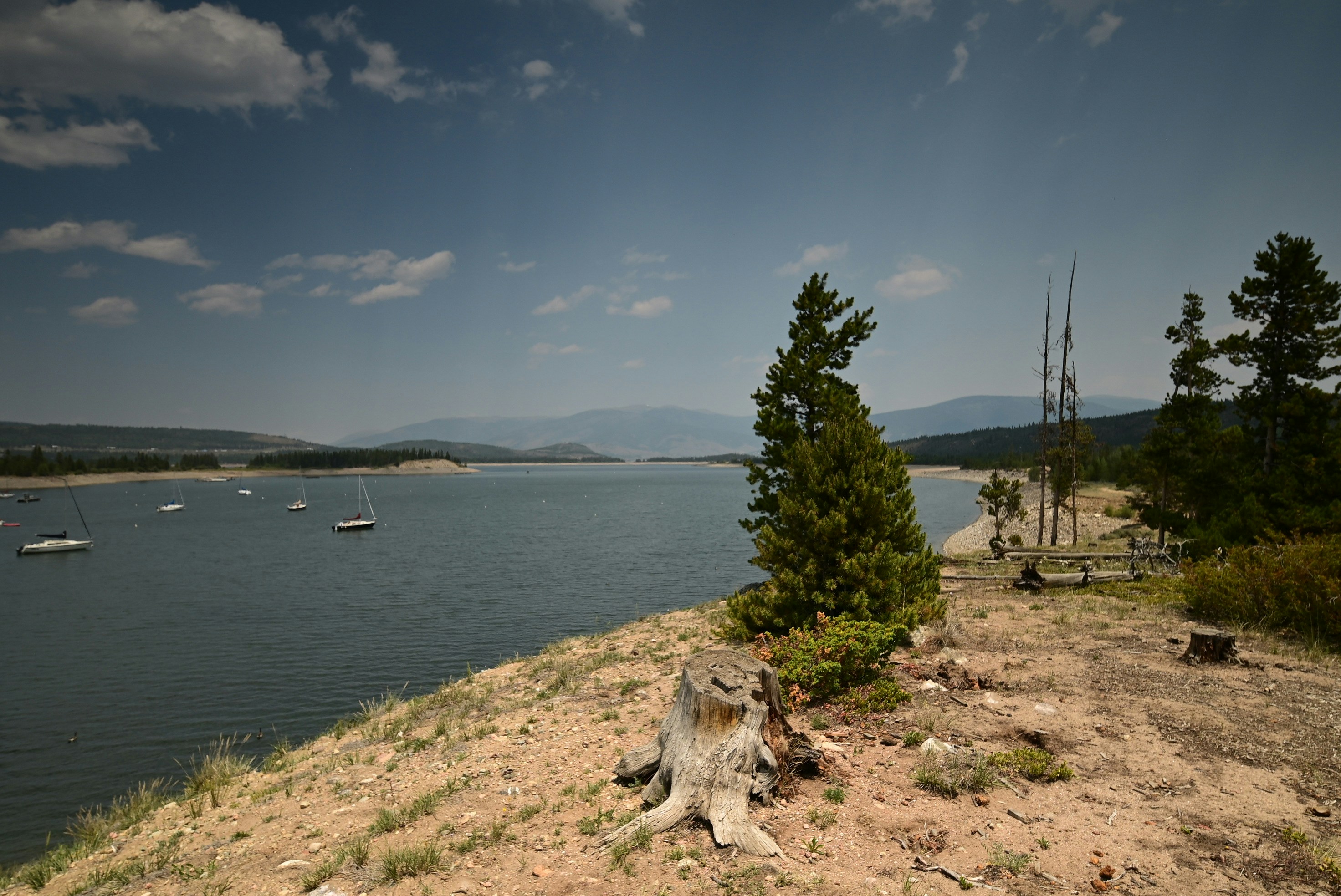 Lakeside Promenade: A Wind-swept Plateau Meeting Quiet Waters