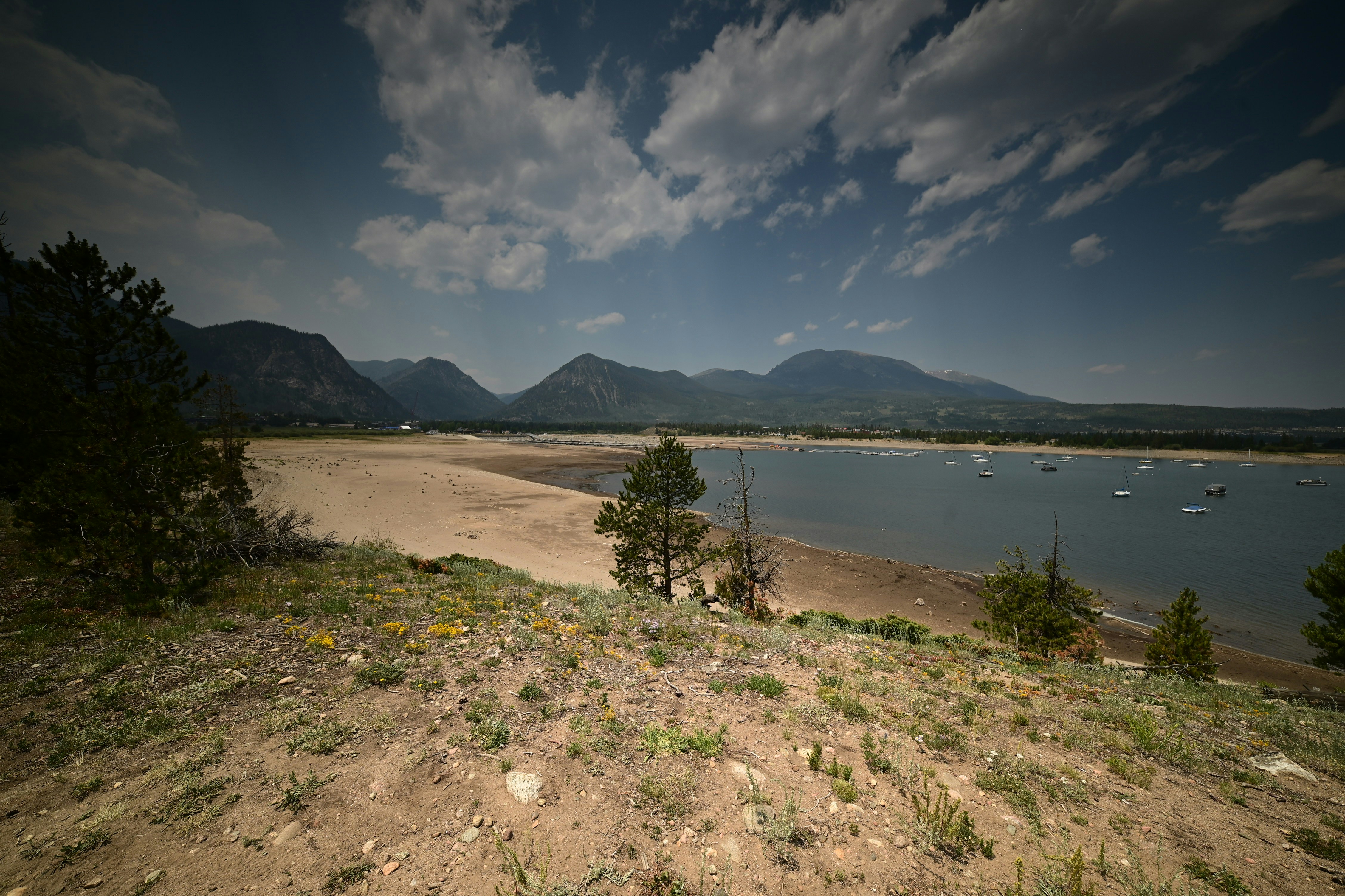 Lakeside Ridge: A Quiet Confluence of Shore and Sky