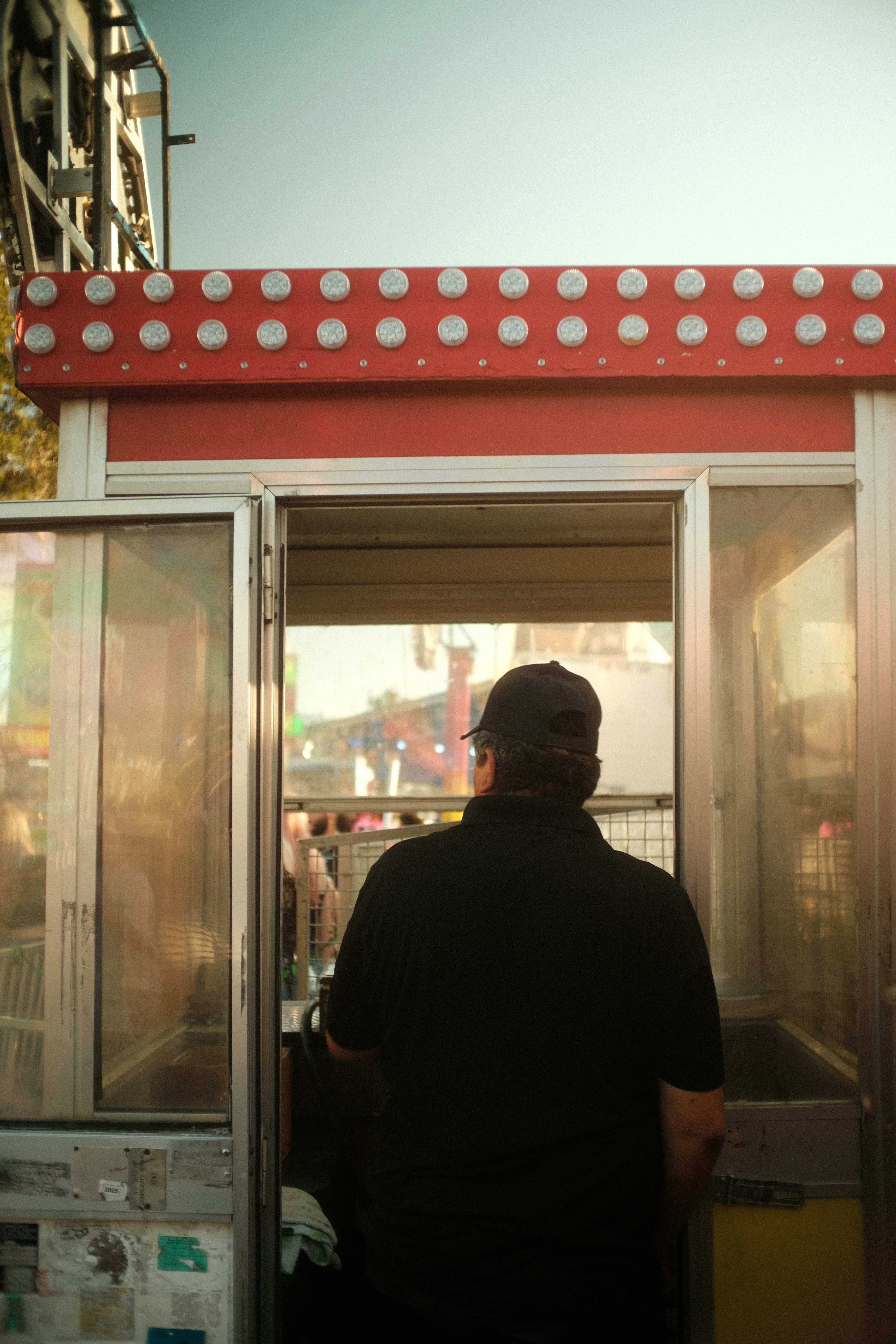 Behind the Counter: Portrait of a Short-Order Moment