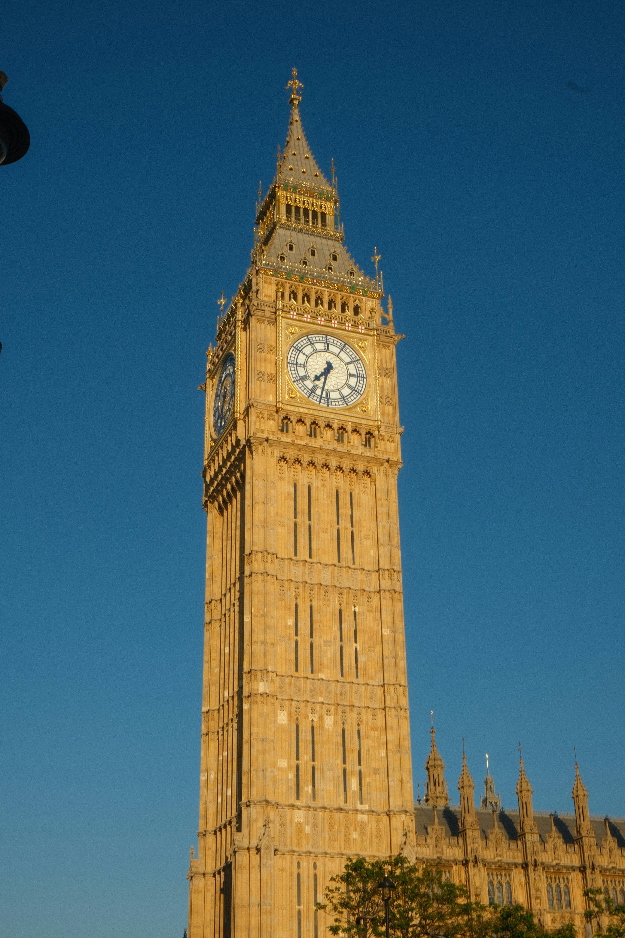 Towering Timekeeper: Big Ben Reaching Toward a Clear Sky