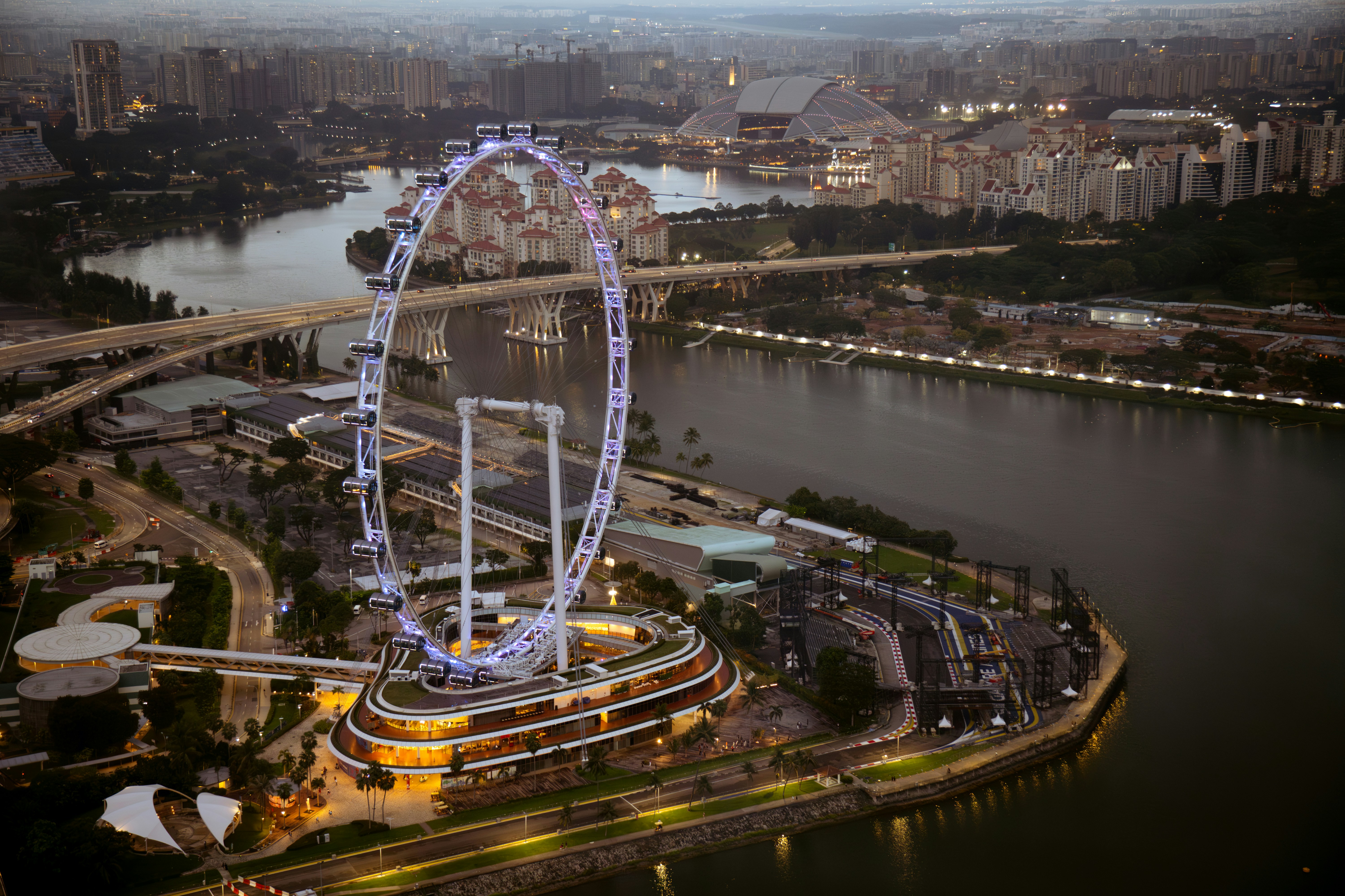Singapore's Bay Light: The High Wheel by the Marina