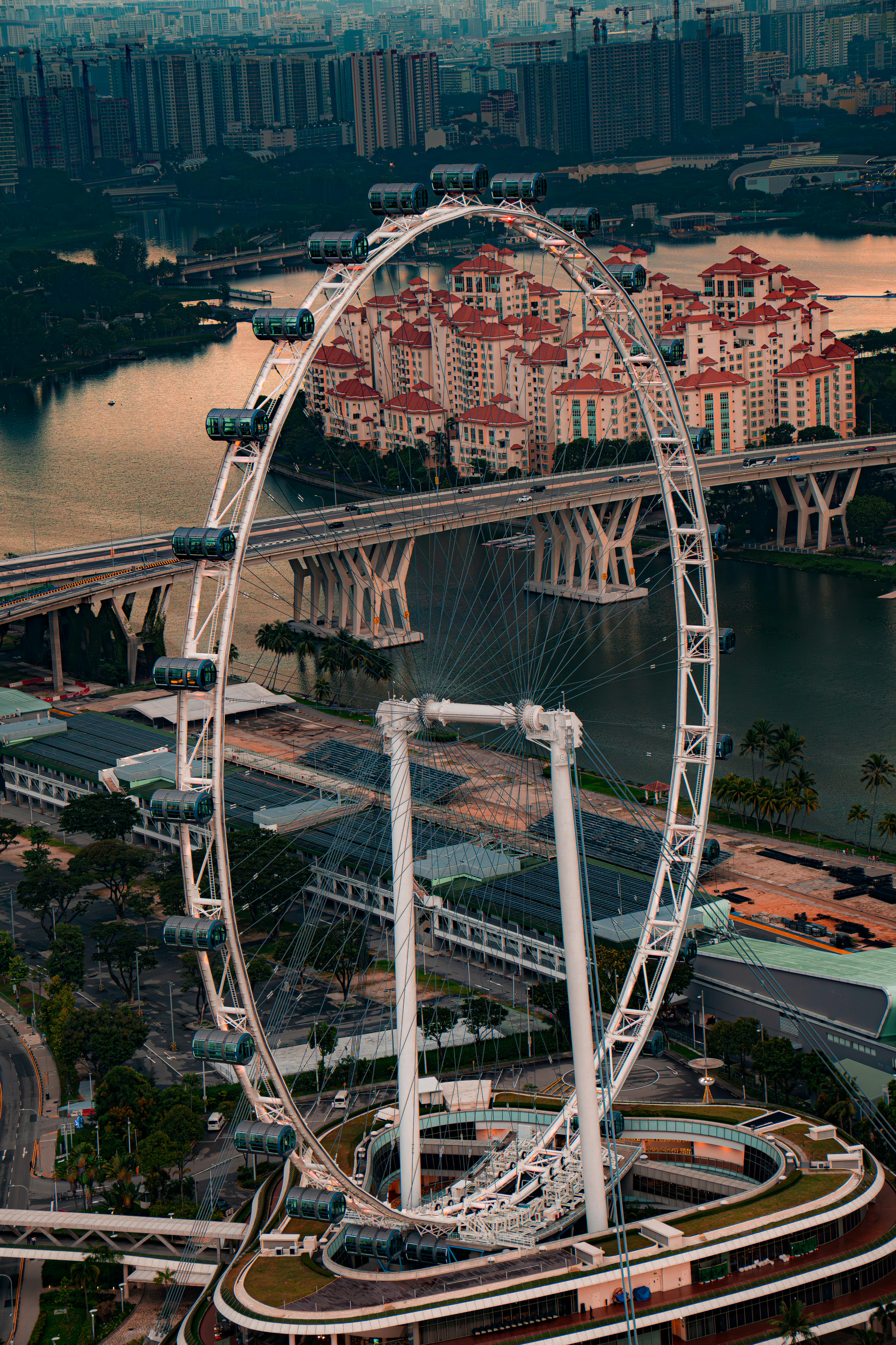 Over the Loop: Aerial Cityscape and the Singaporean Ferris Wheel