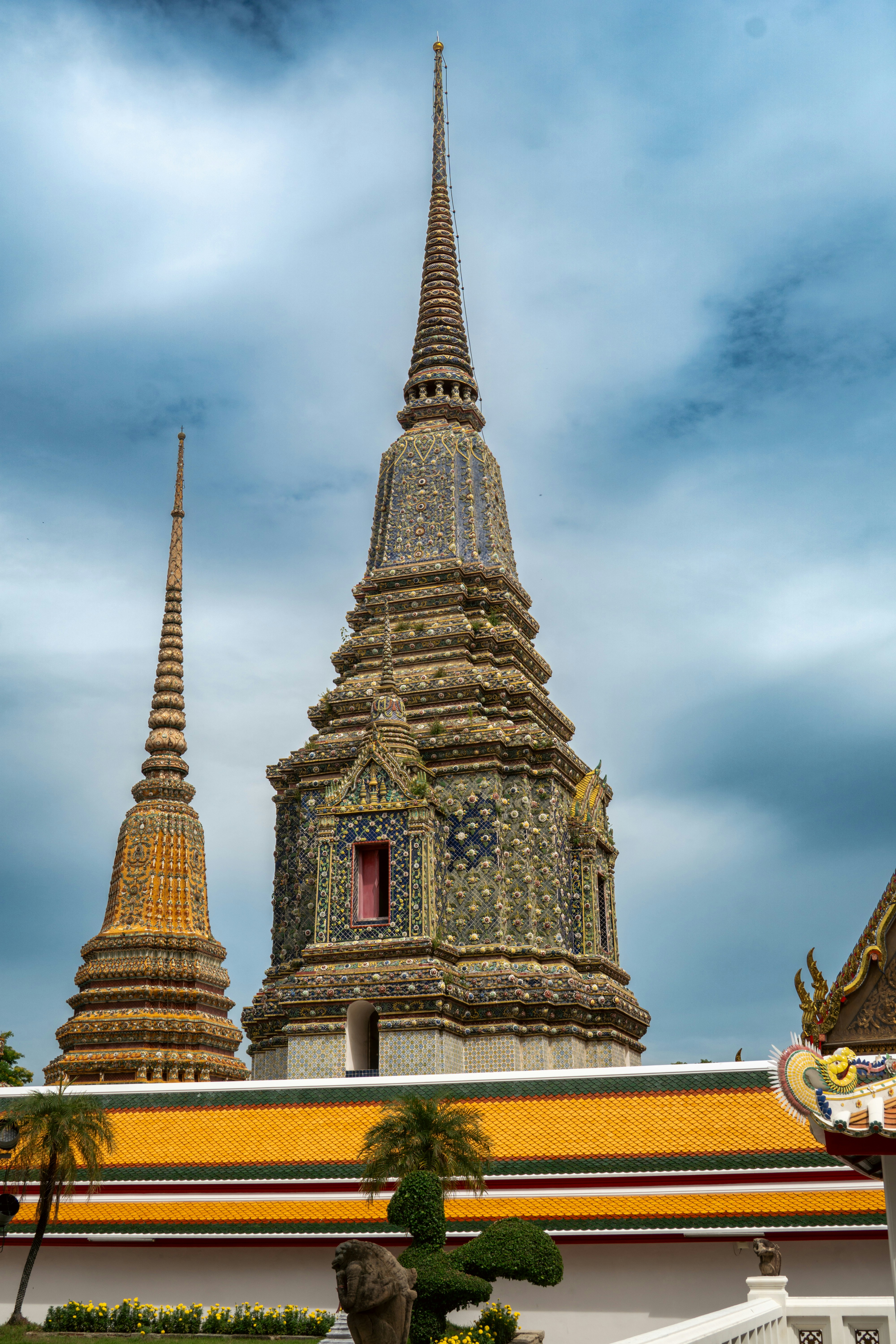 Ornate Spireline: A Thai Buddhist Stupa Reaches Skyward