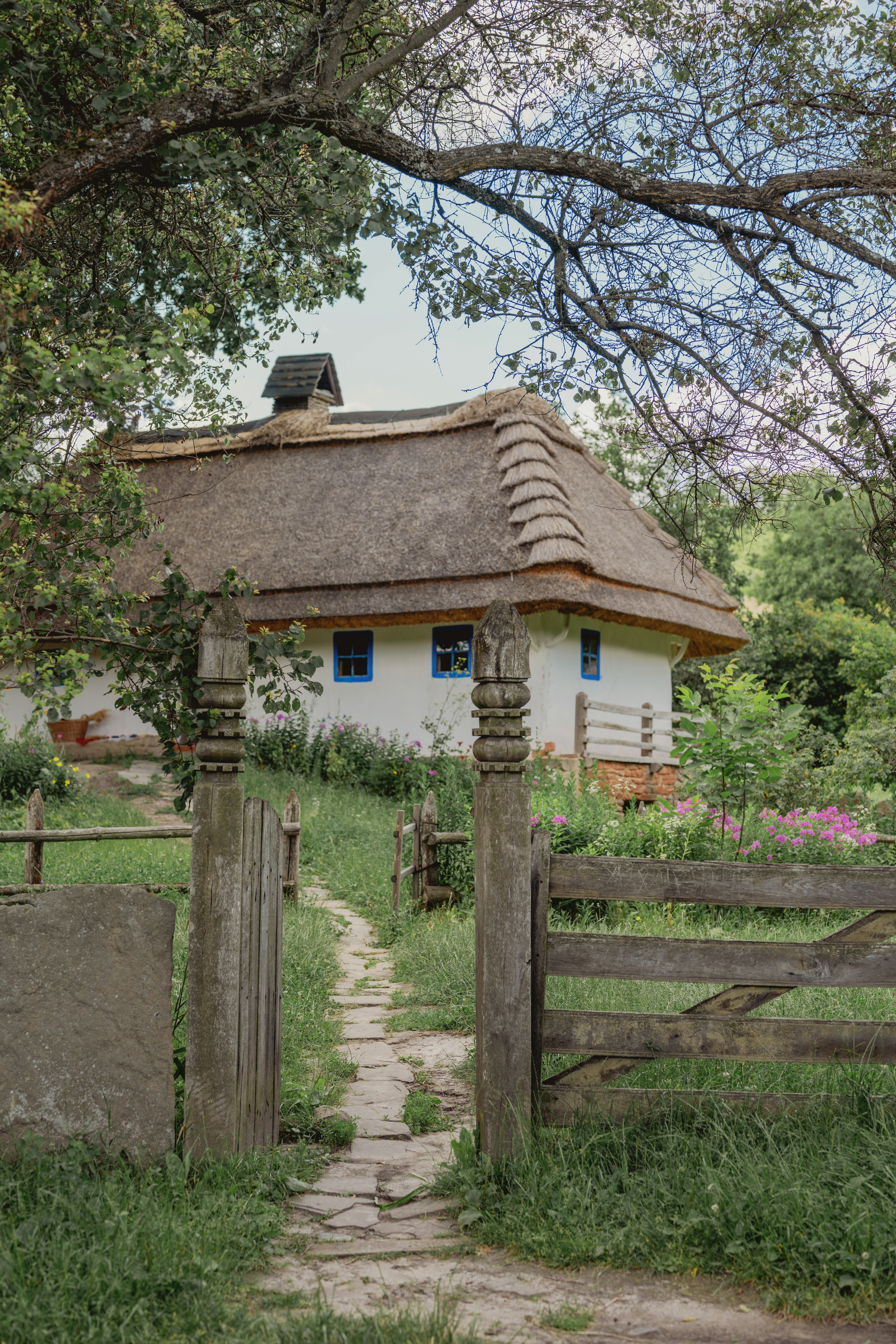 Thatched Cottage Gate: Quiet Path to a Blossoming homestead