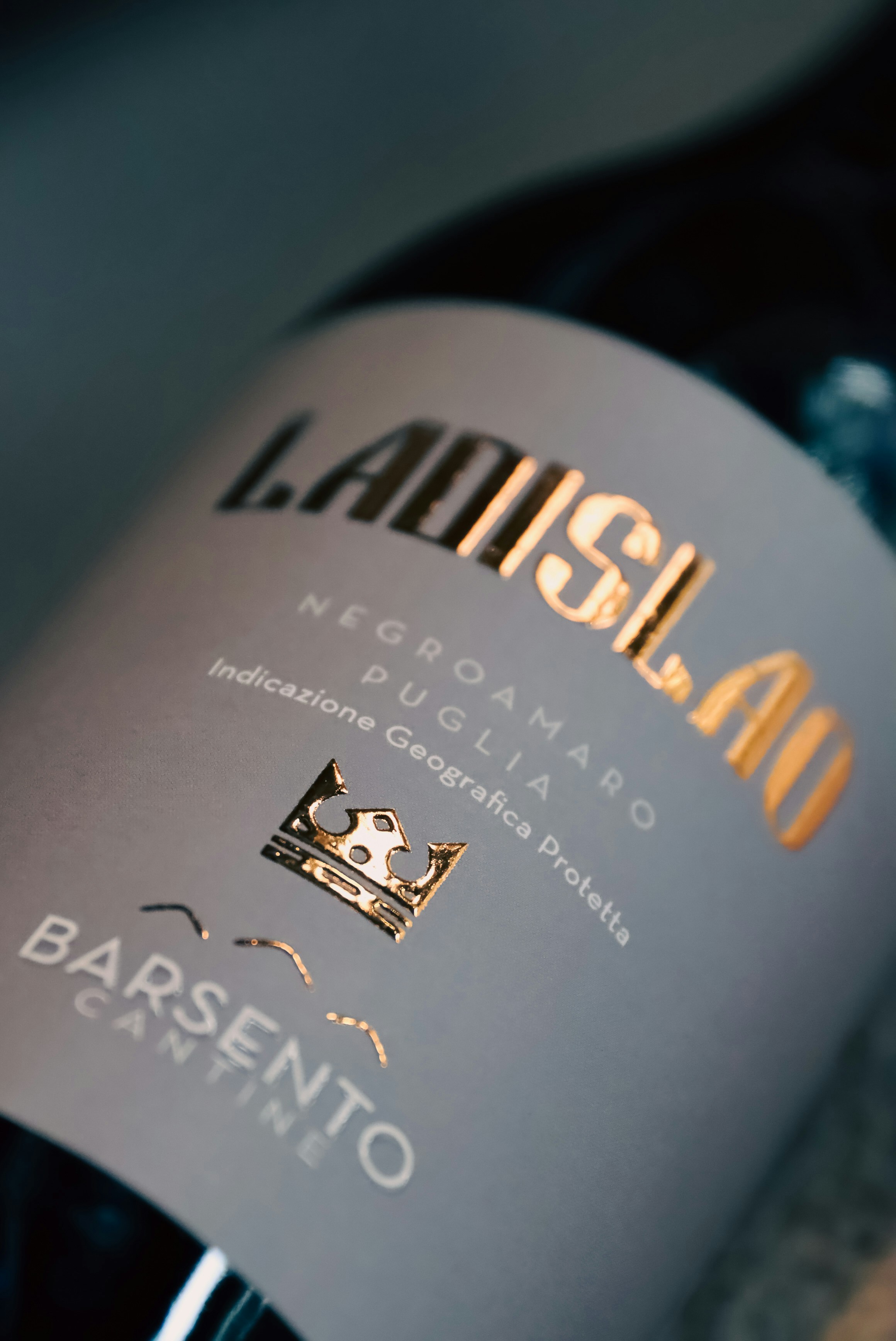 Golden Label, Silent Depths: A Close Portrait of a Wine Bottle