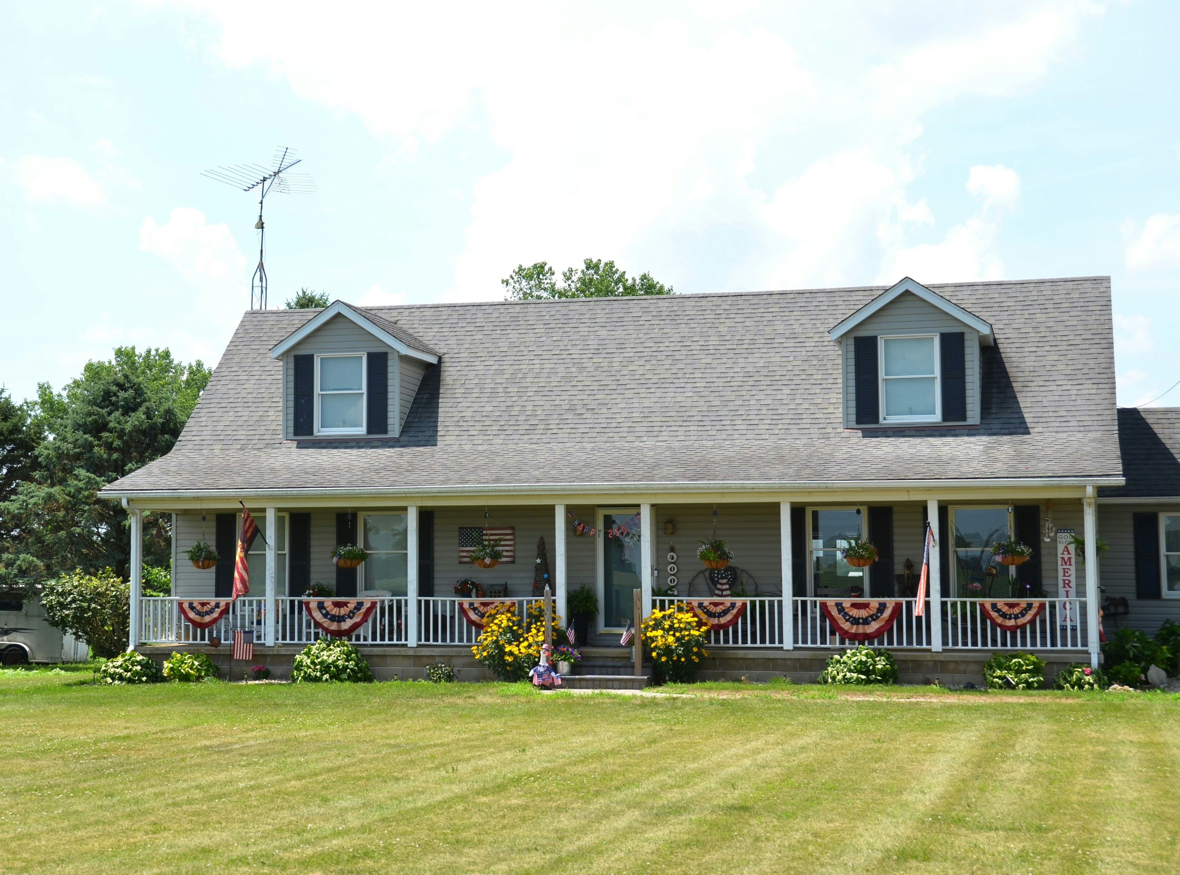 Patriotic Porch: A Welcoming Family Home Adorned with Garlands