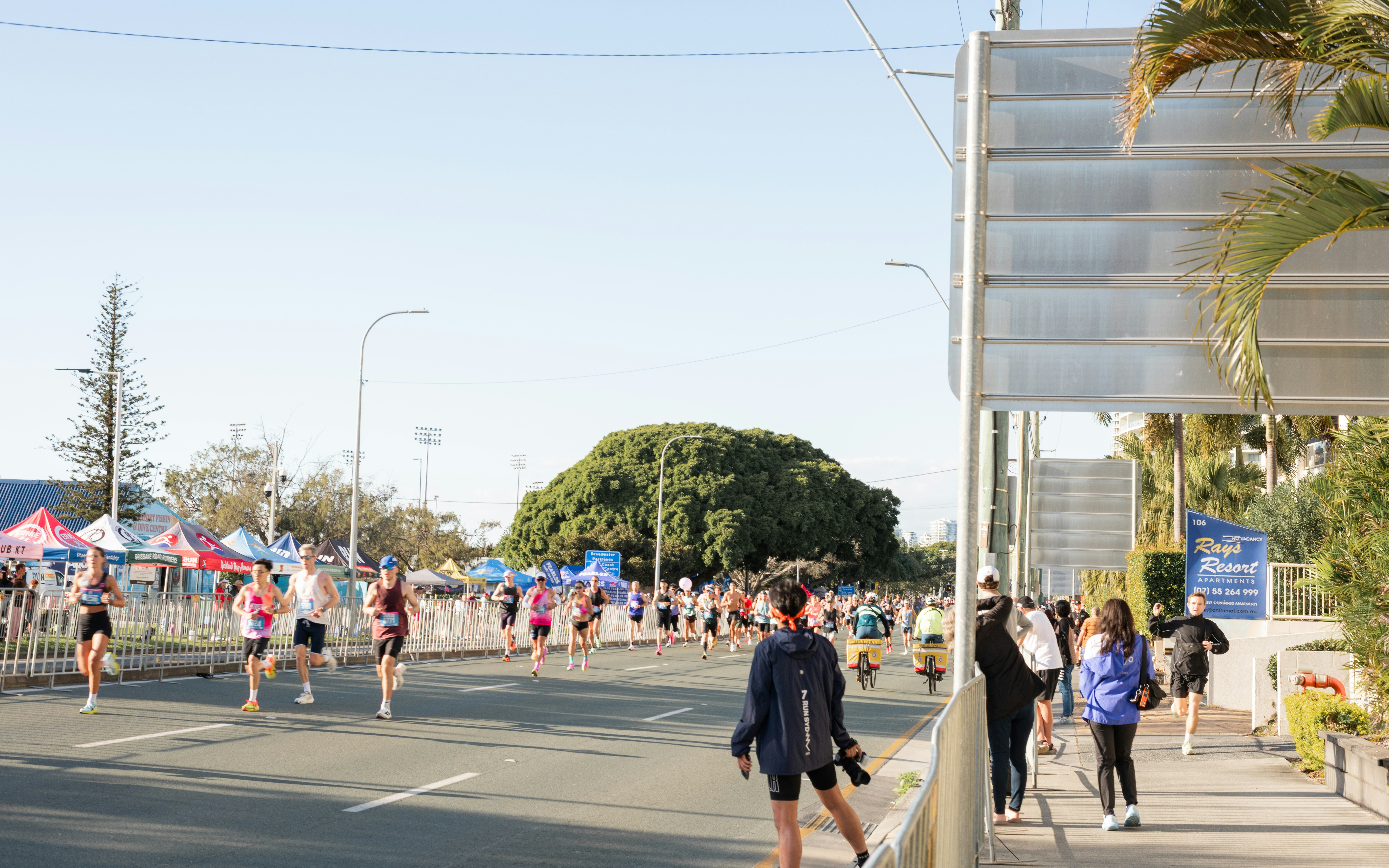 Mid-Race Momentum: Runners Stream Past a Sunny Coastal Boulevard