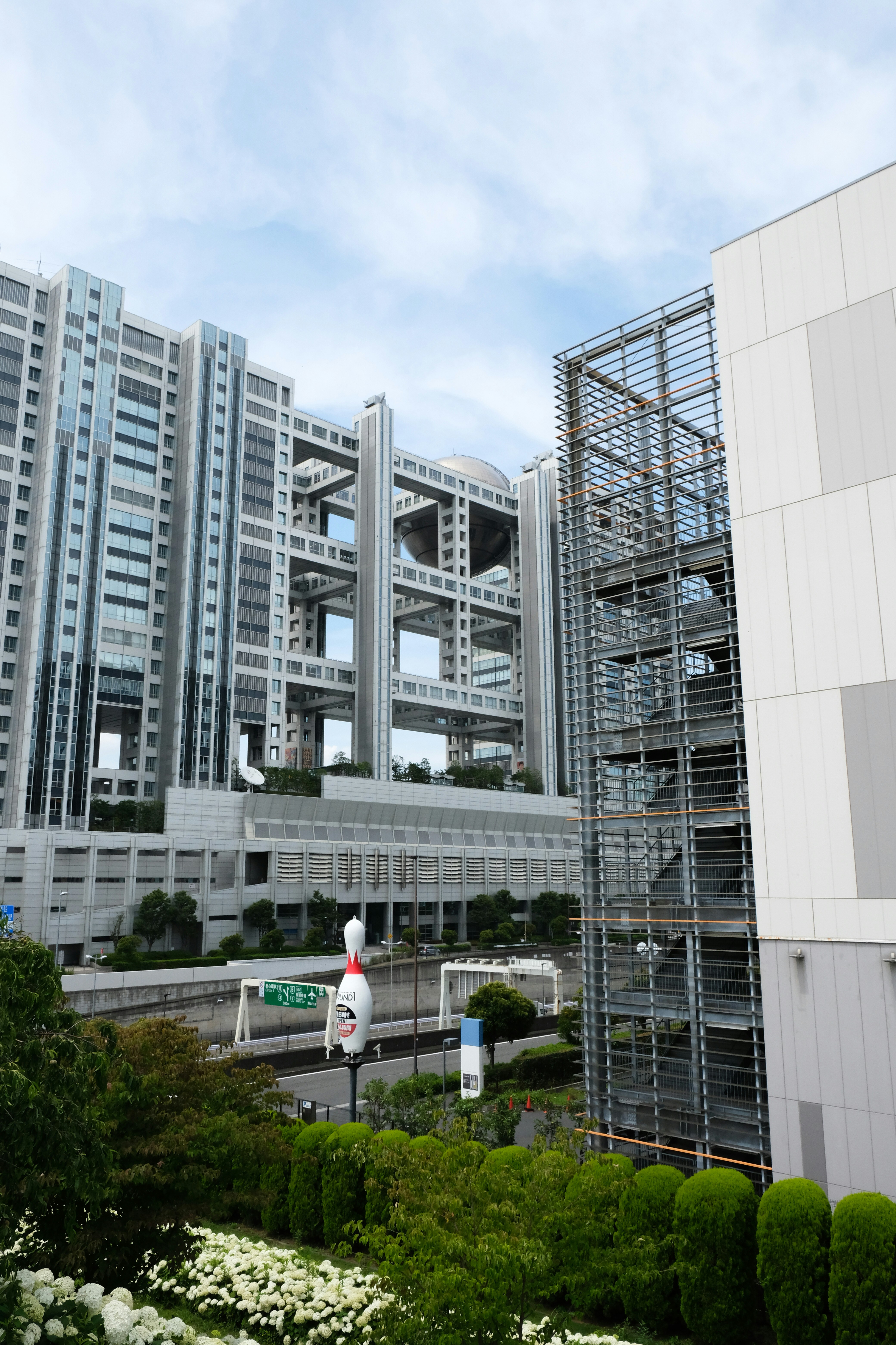 Concrete Bridges and Glass Towers: Urban Geometry