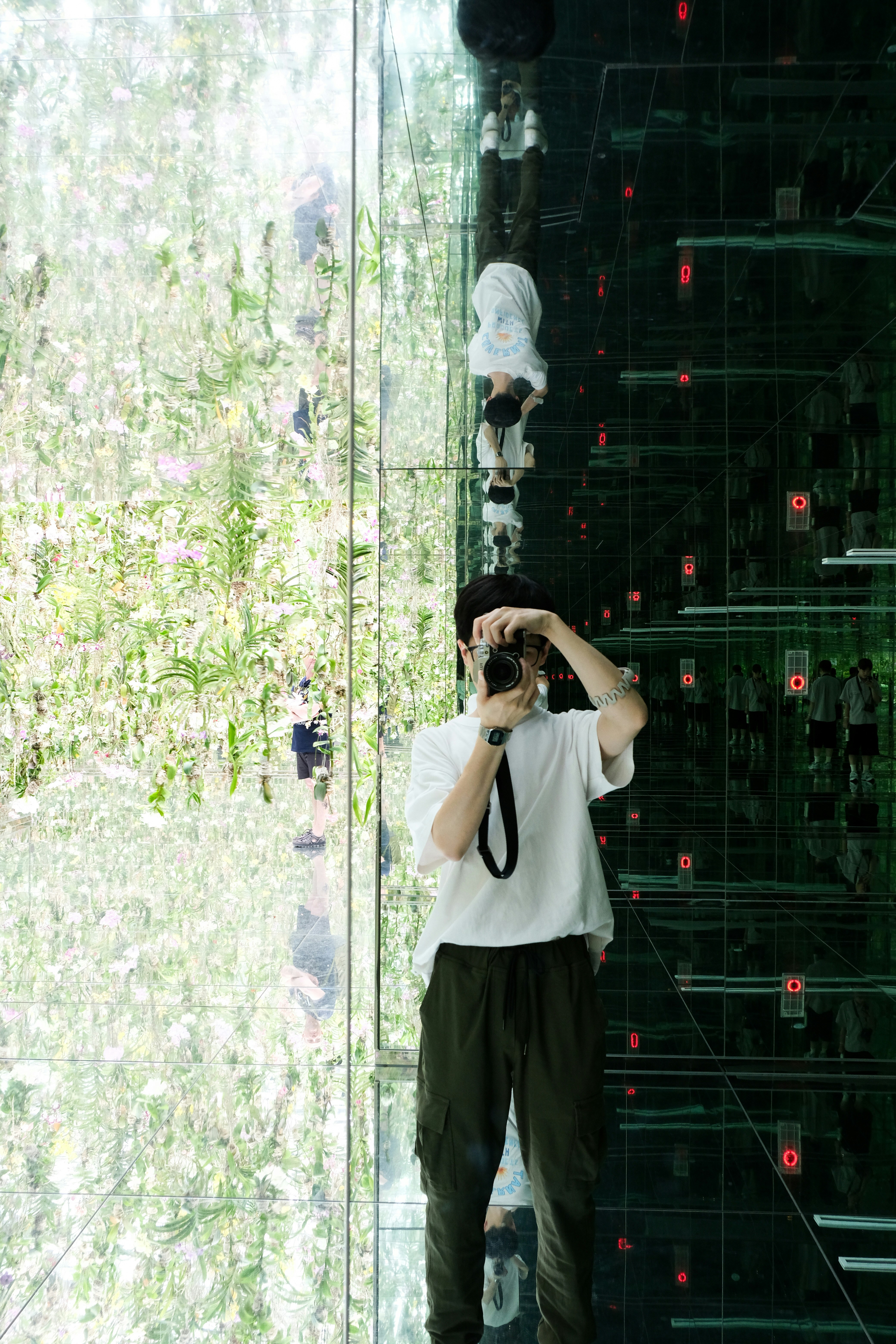 Mirror Portrait: The Photographer’s Gaze Across Infinite Reflections