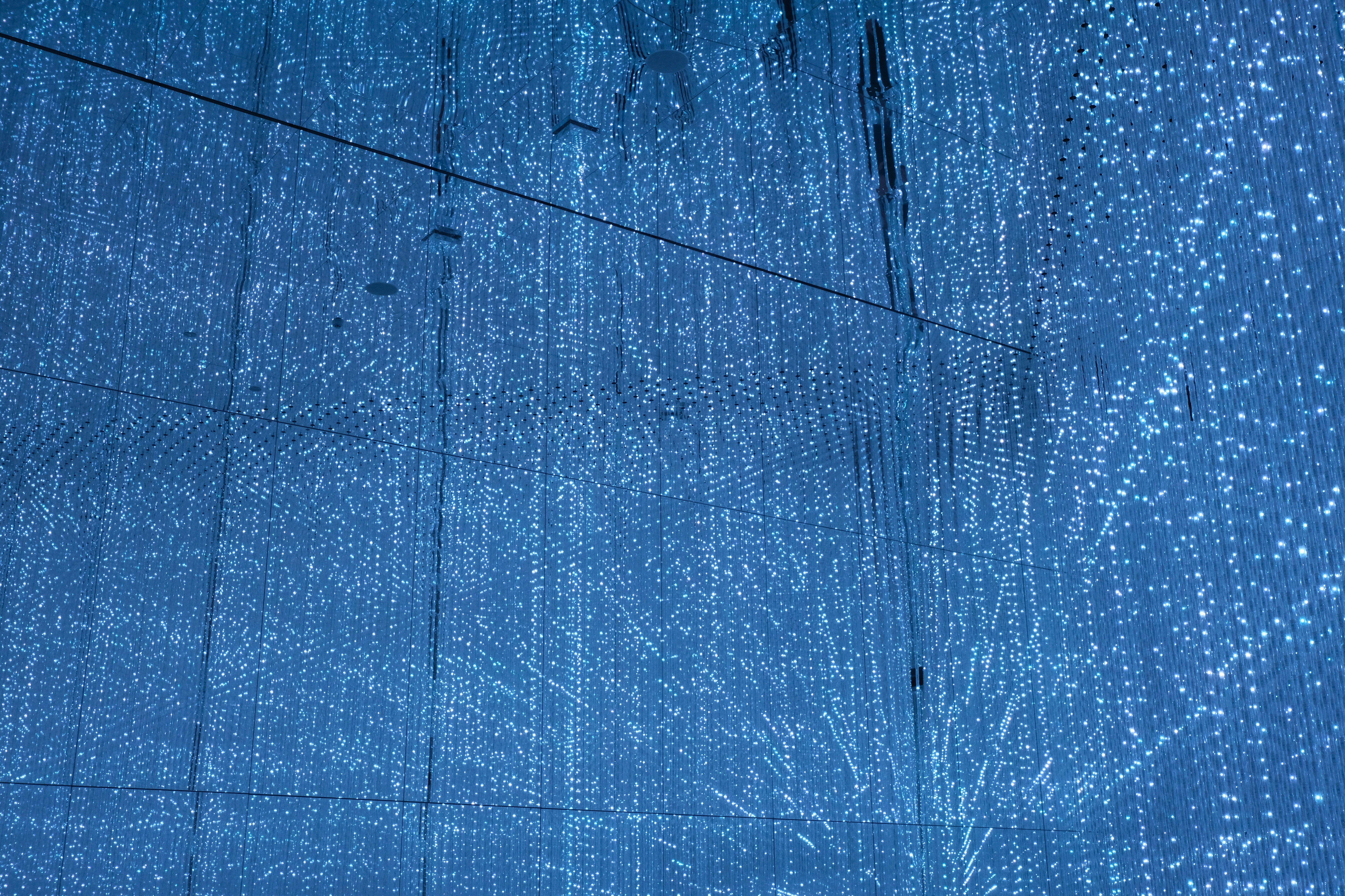 Blue Showers of Light: a Cascade of Pixelated Night