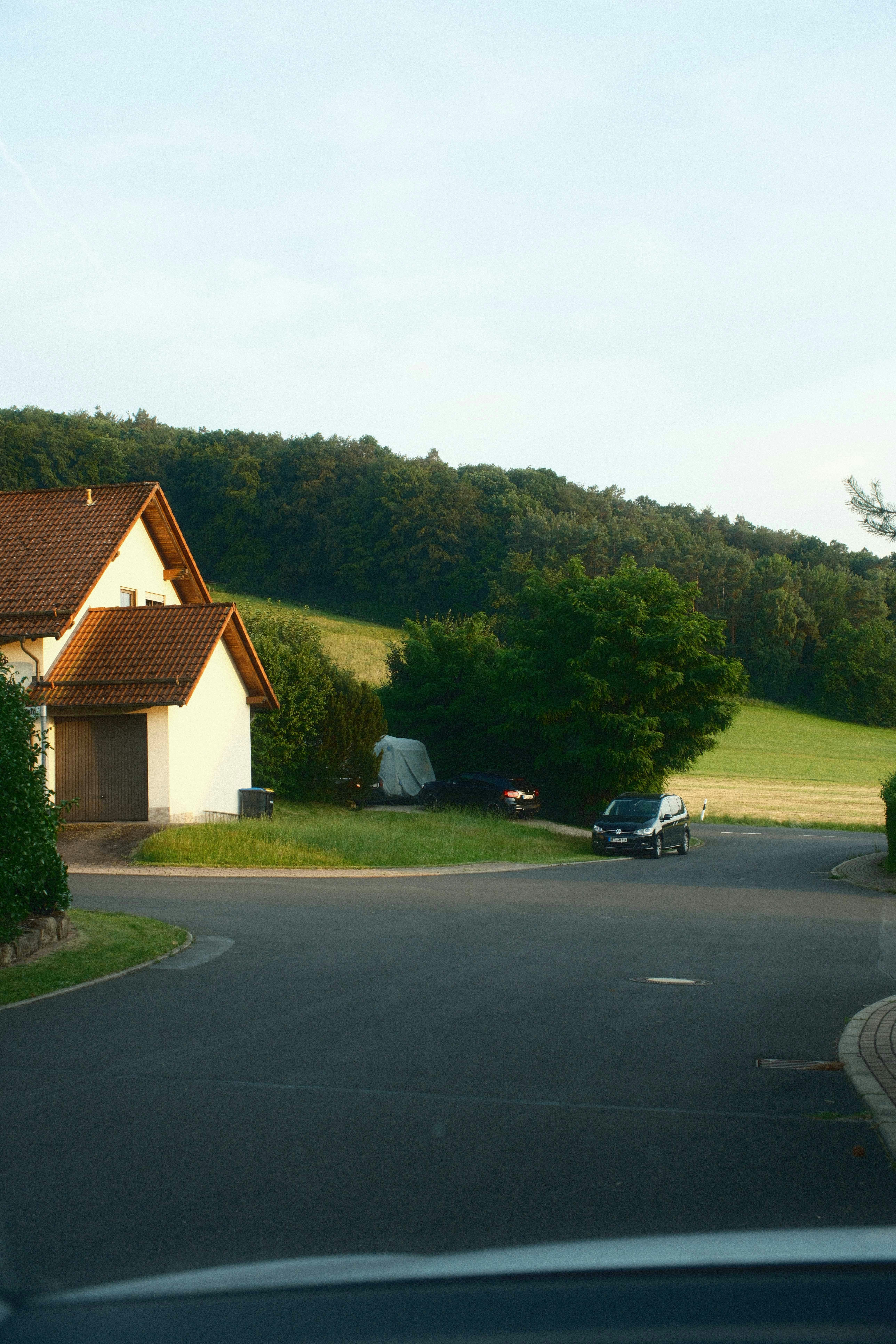 Quiet suburban bend: sunlit cul-de-sac and hillside home
