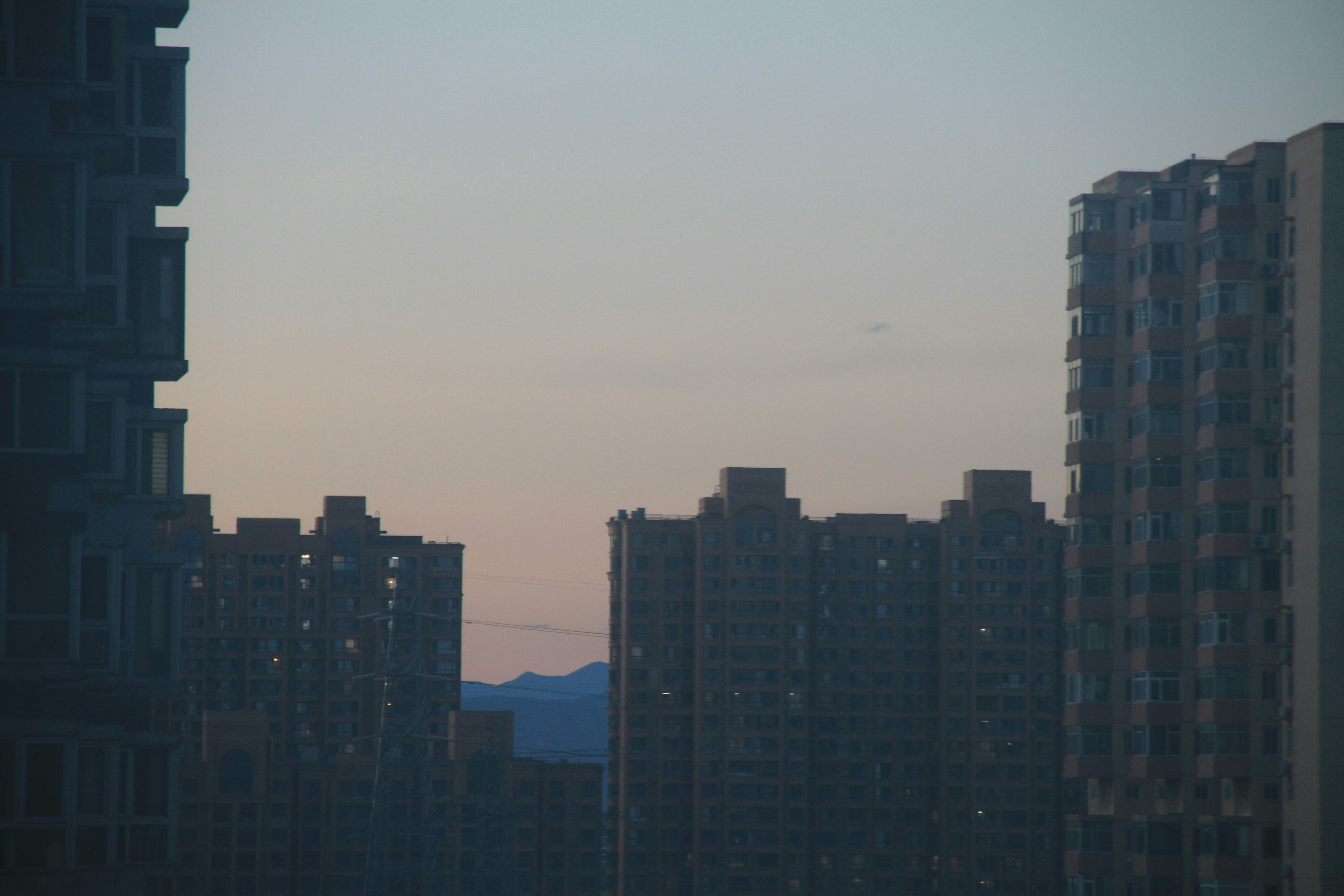 Dusk Over Quiet Towers: A City’s Edge as Daylight Fades