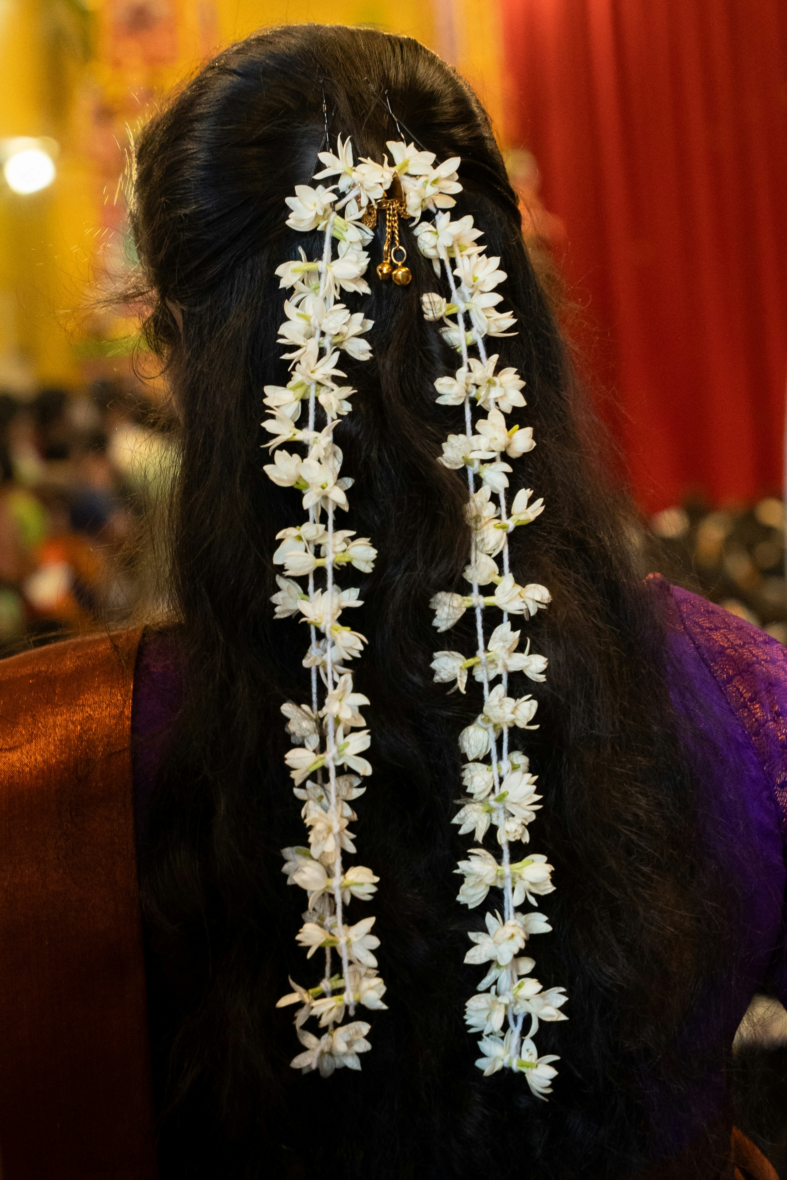 Floral Veil: A Bride’s Cascade of White Blossoms
