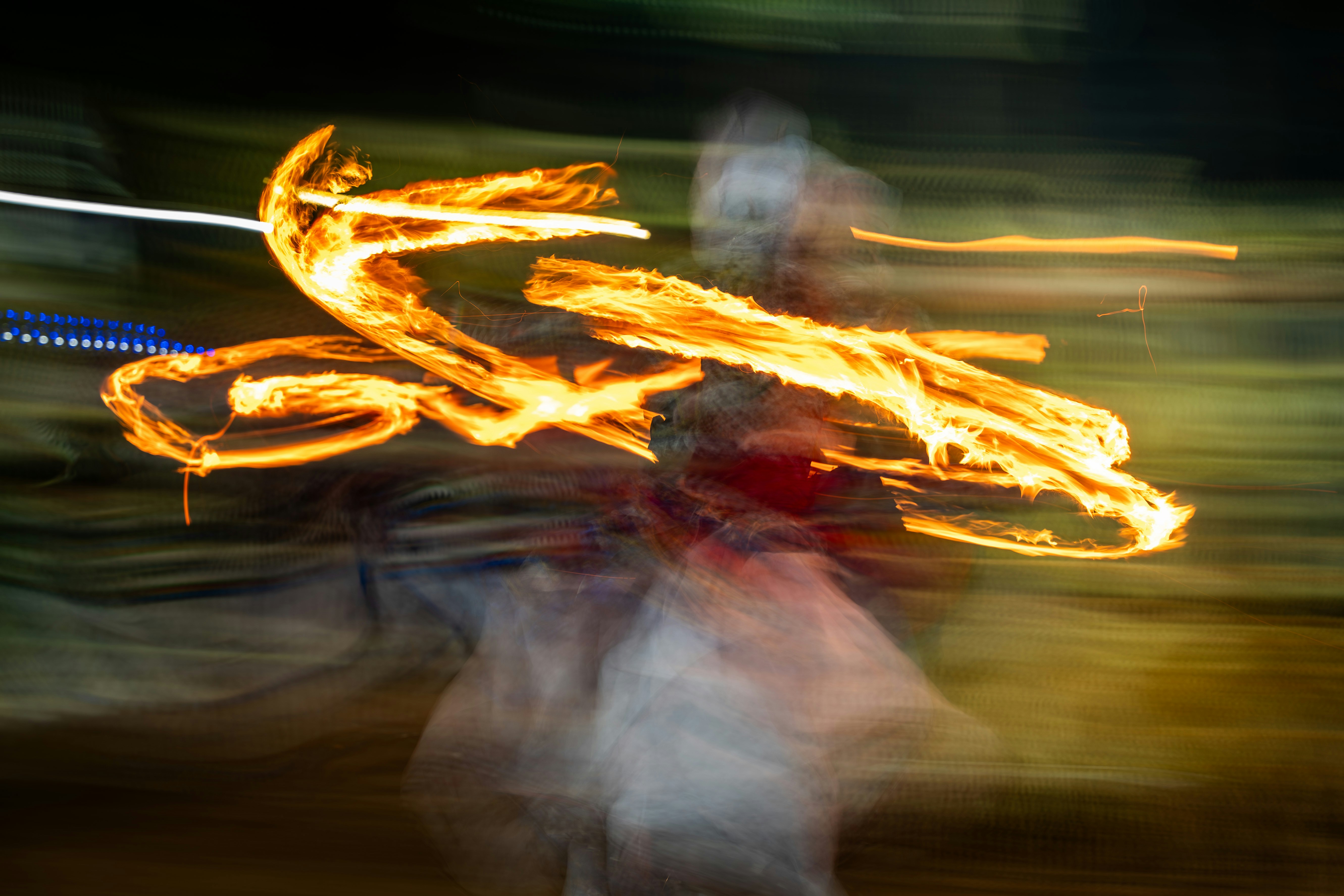 Flame-Ribbon Contortion: A Night Run Traced by Fire