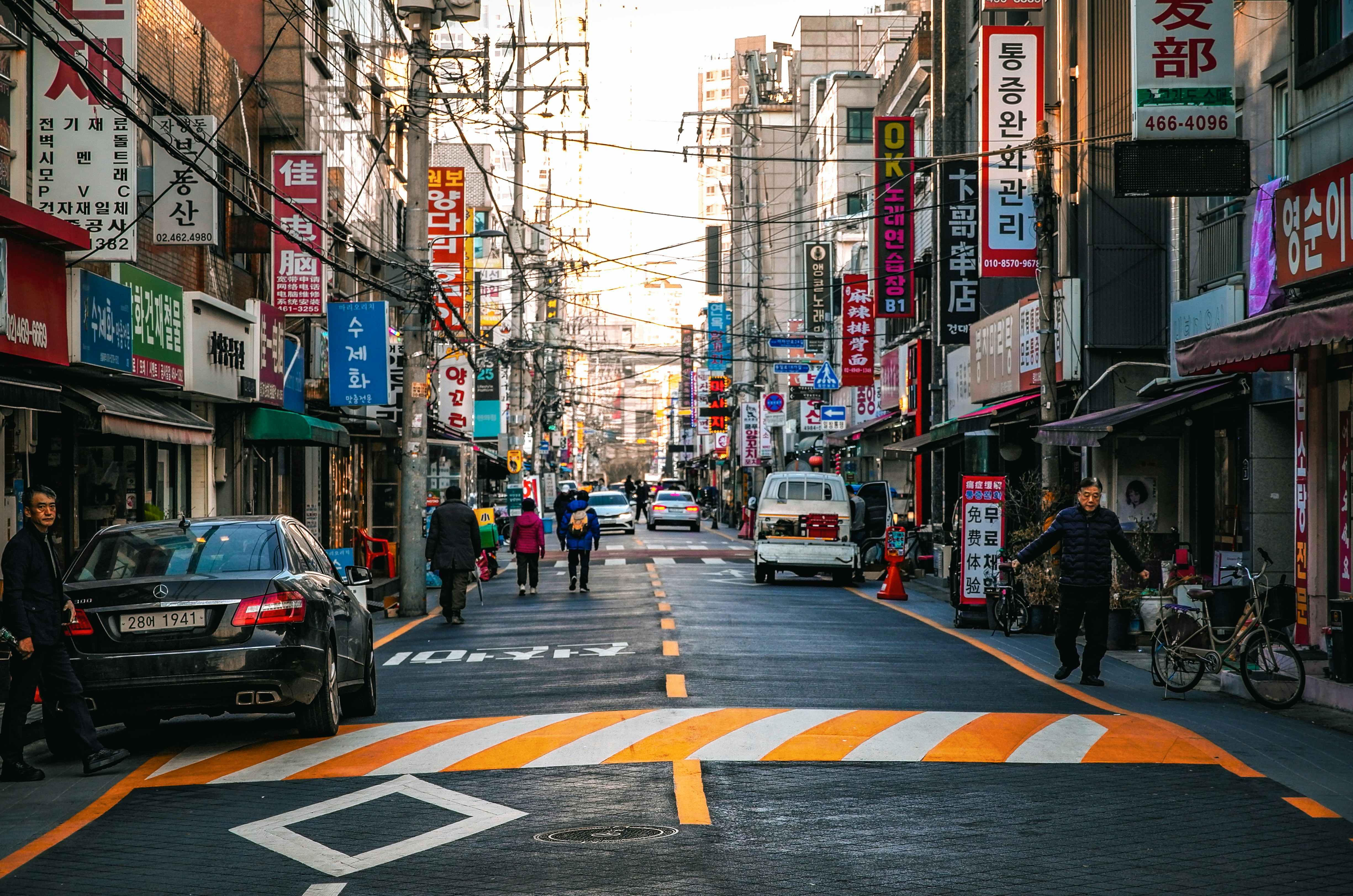 Neon-breathed Street: A Busy Seoul Block with Framed Perspective