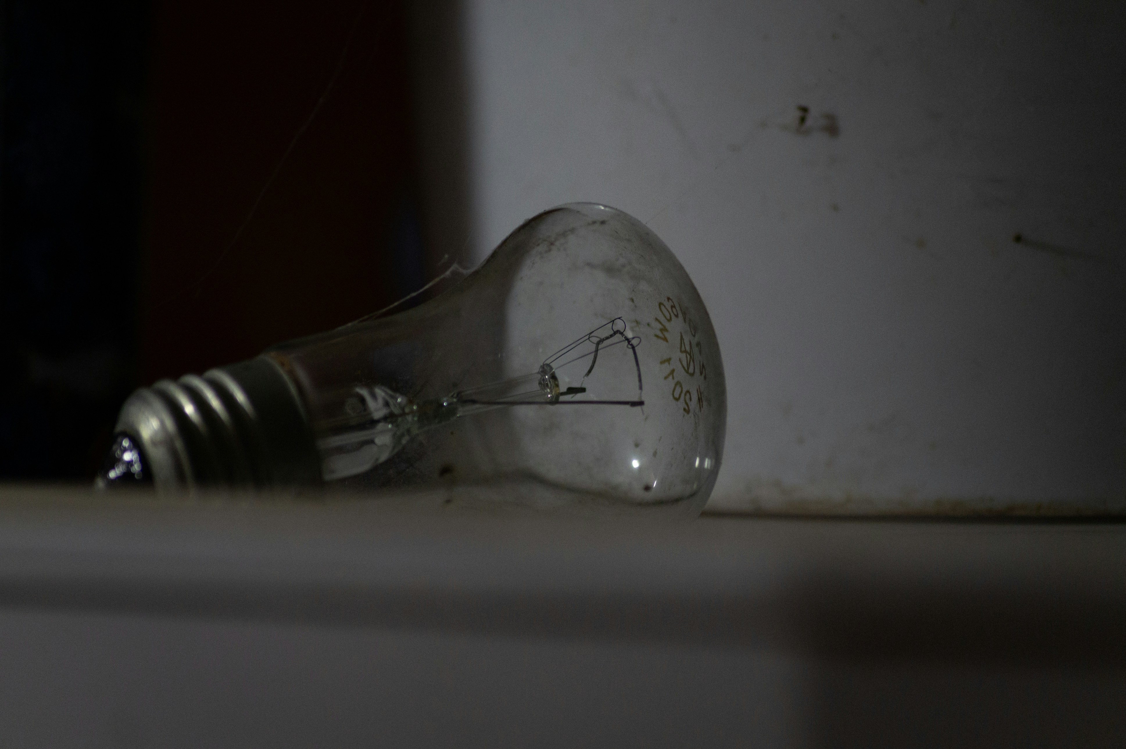 A Cold Bullet of Light: an Iridescent Bulb Repose