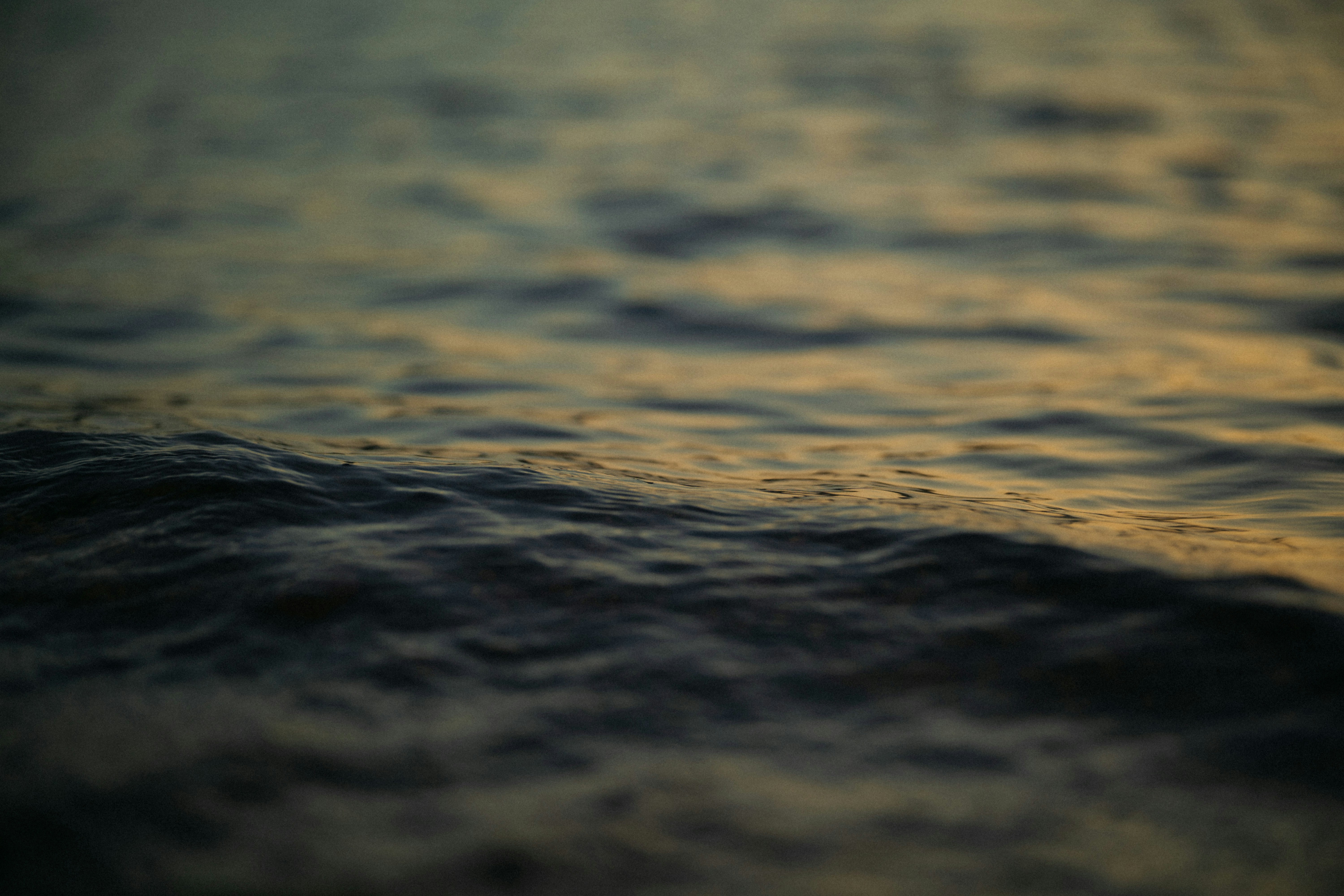Low Tide of Dusk: Subtle Waves Fold into Quiet Light