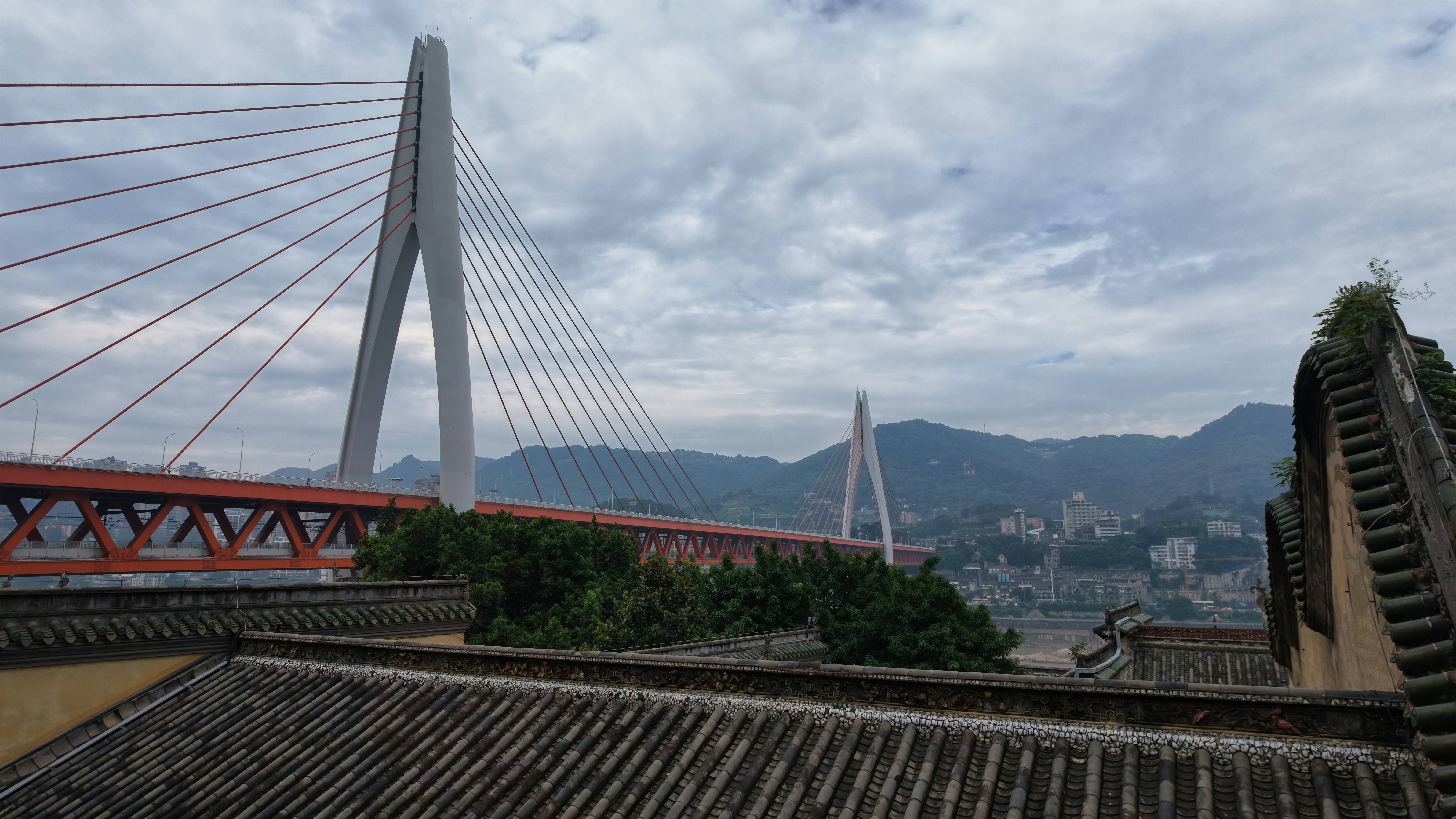 Cable-stayed Arc Over Chongqing: Riverside Bridge and Heritage Roofscape