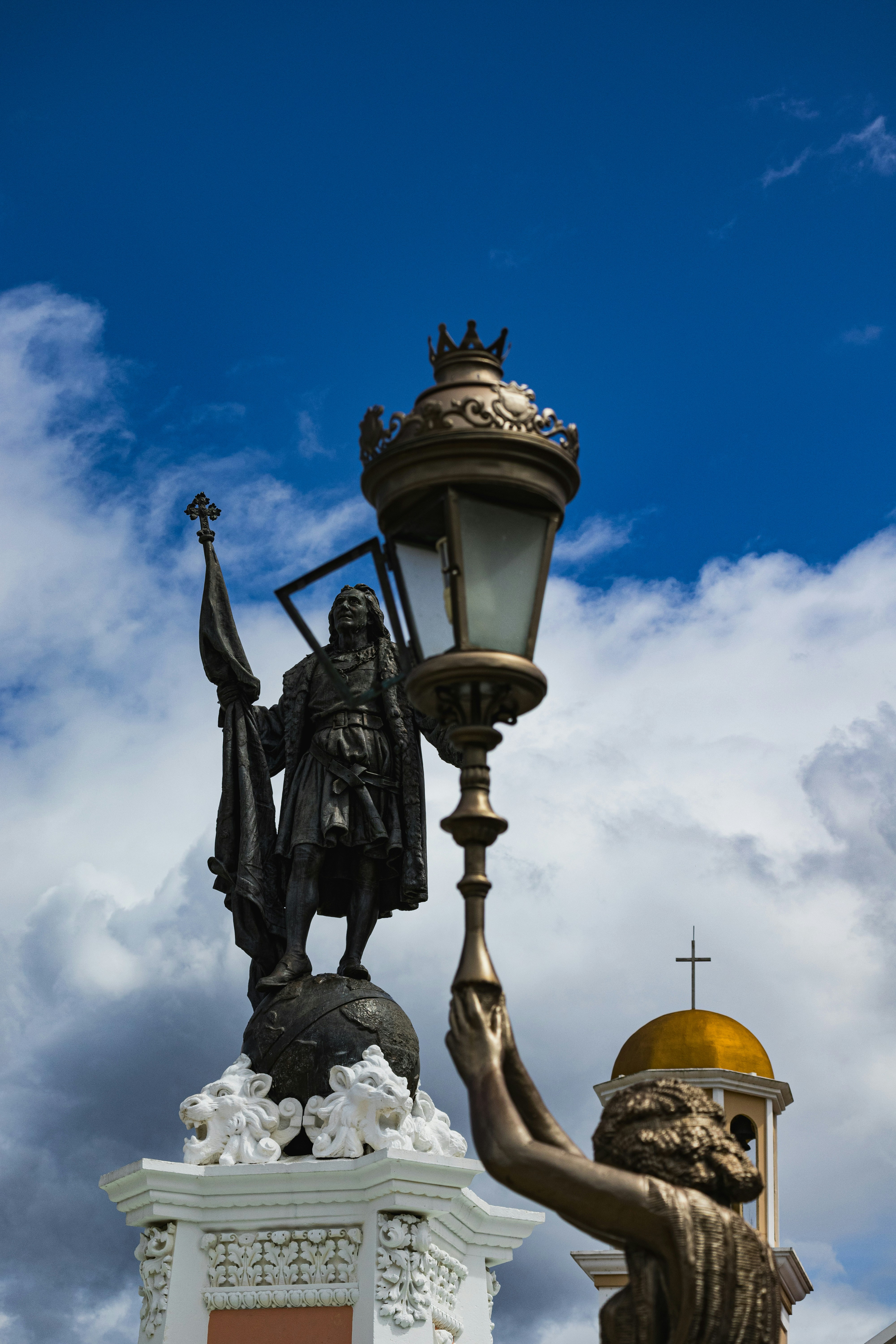 Gilded Lantern and Royal Sentinel: A City Monument in Focus