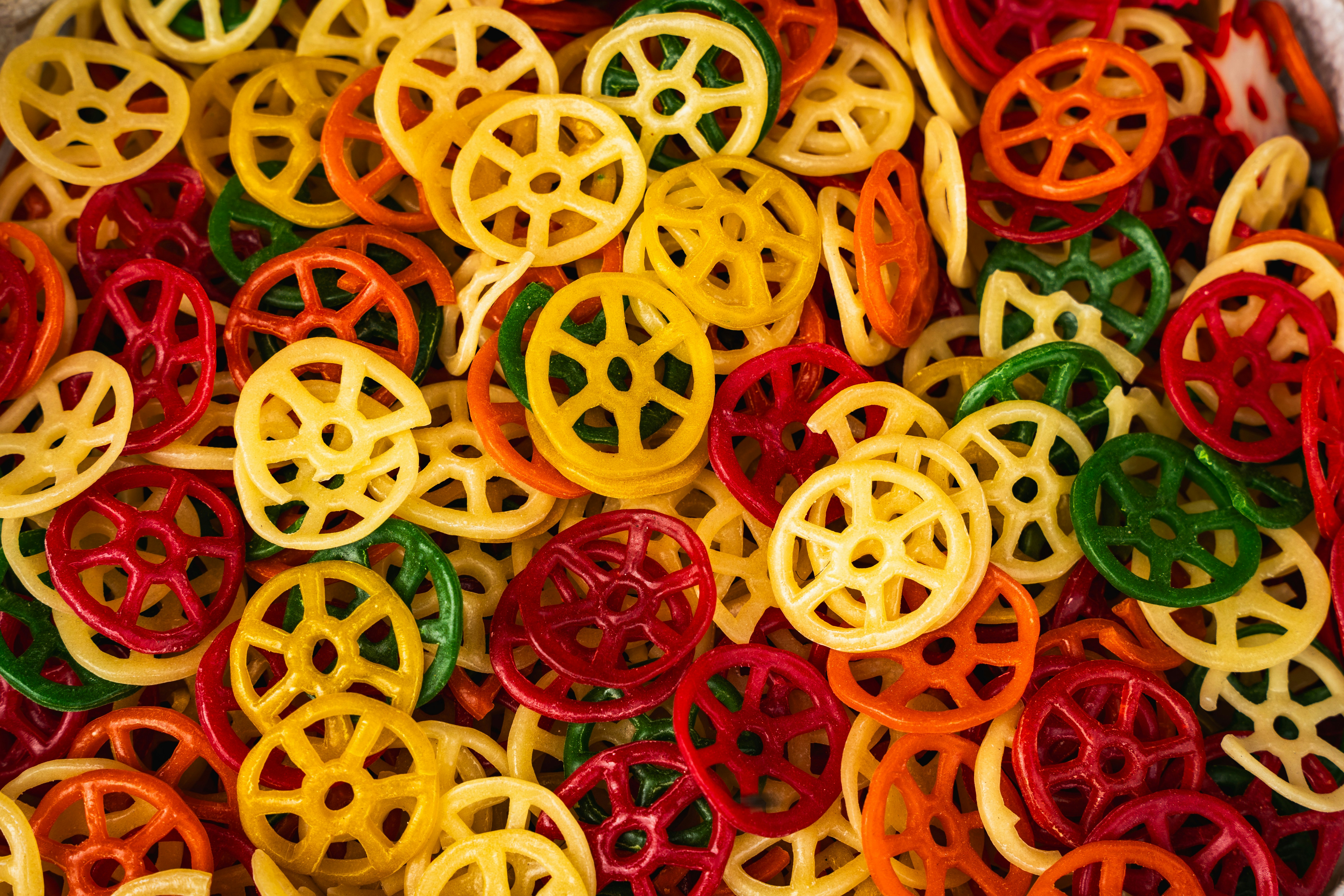 Colorful Tangle: Interlocking Wheels in a Playful Palette