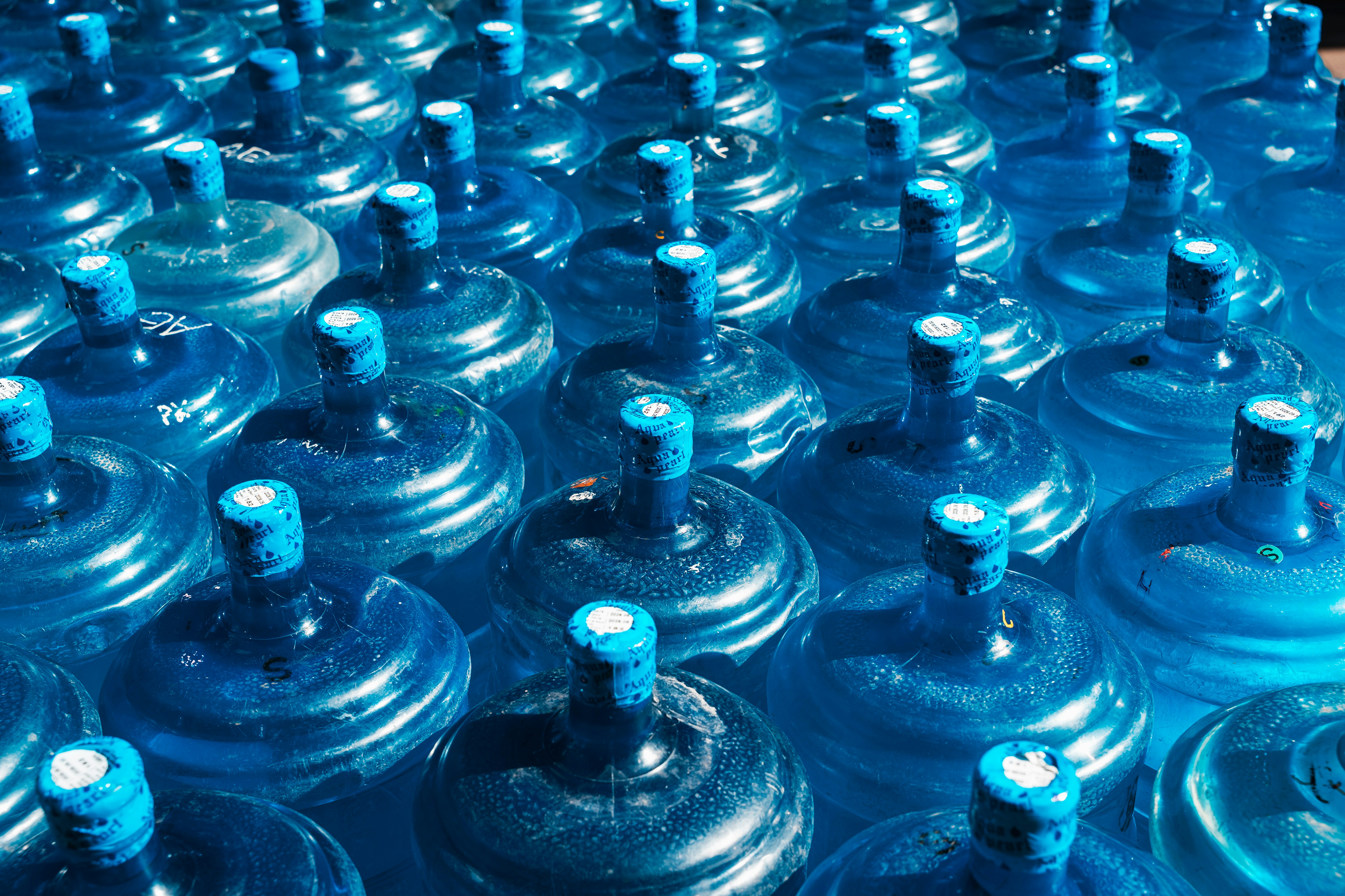 Blue Bottled Echo: Repetition and Rhythm in a Sea of Cyan Caps