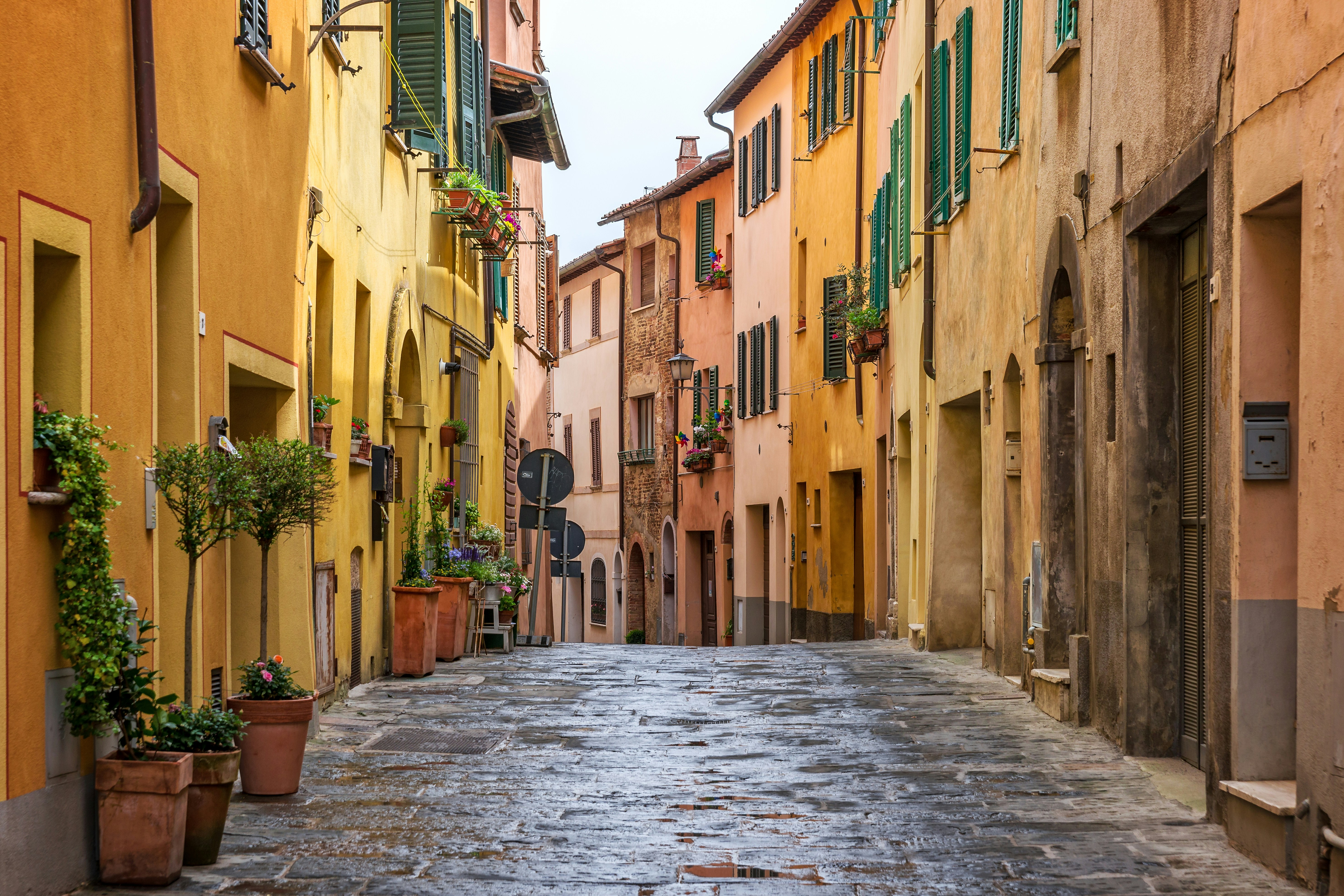Cobblestone Lanes of Siena: Sunlit Alleys with Warm Facades