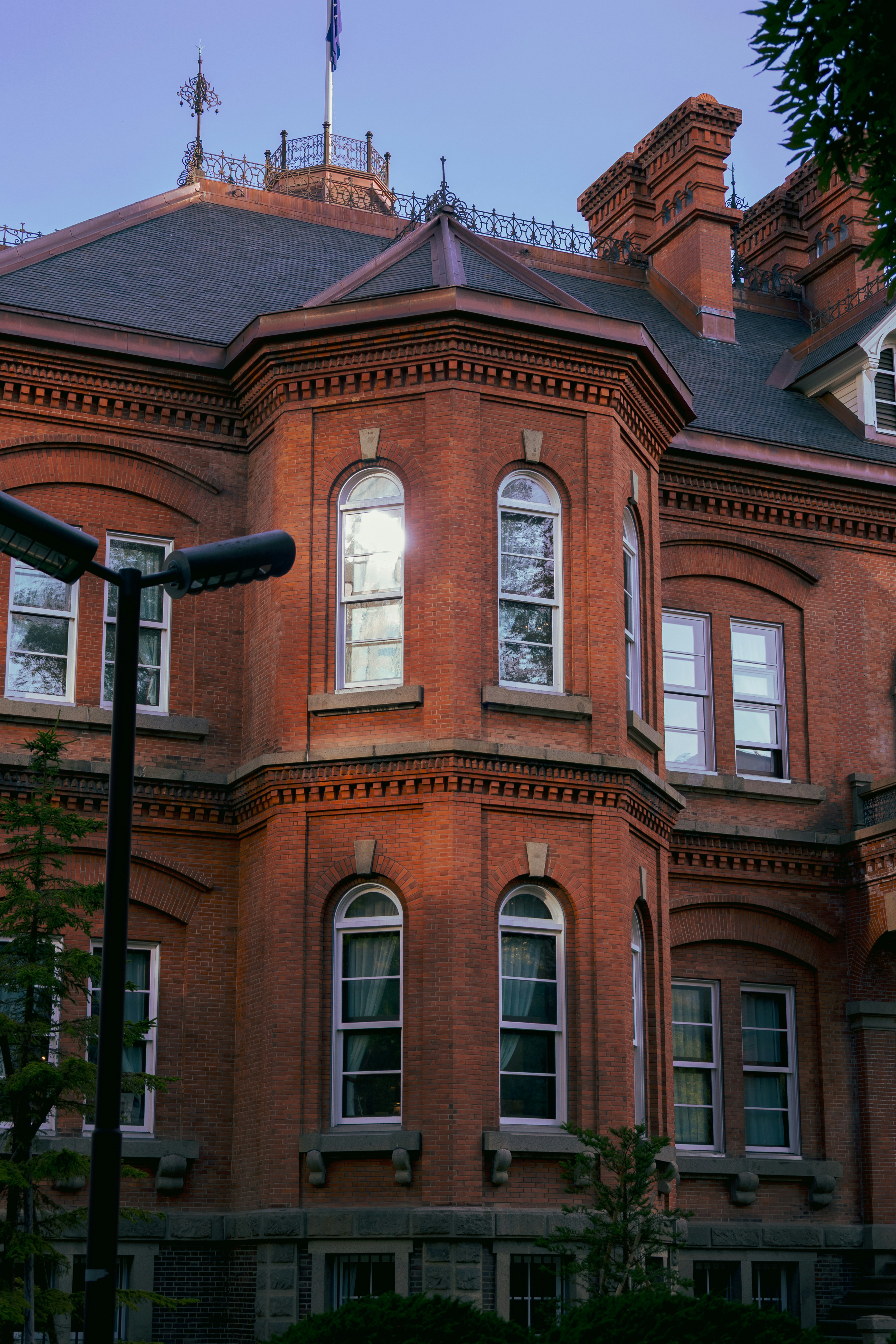 Brick Turrets and Arched Windows: A Cornerstone of Redstone Architecture