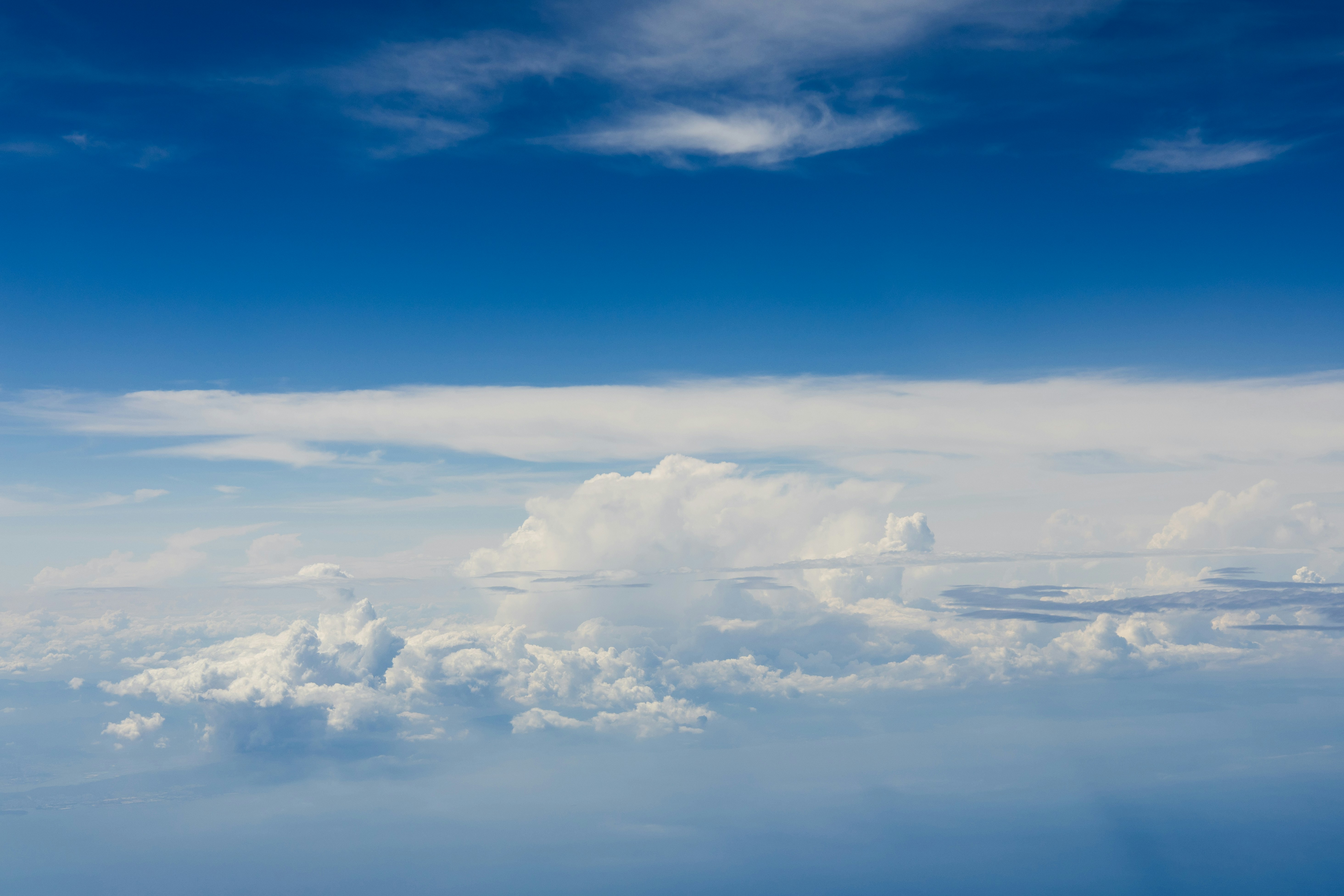 Above the Clouds: A Quiet Ridge of Blue