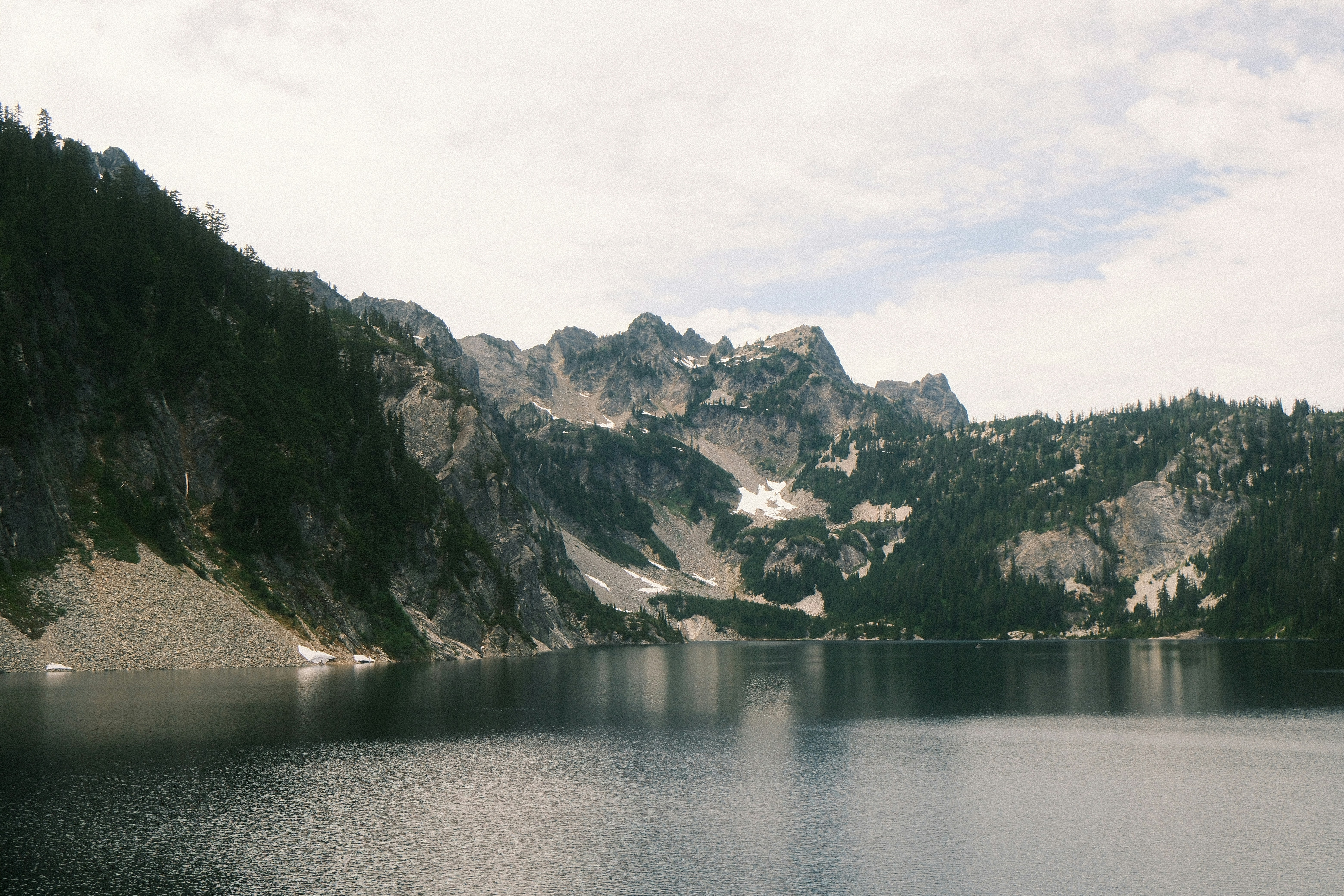 Serene Alpine Mirror: Mountain Ring Over a Calm Lake