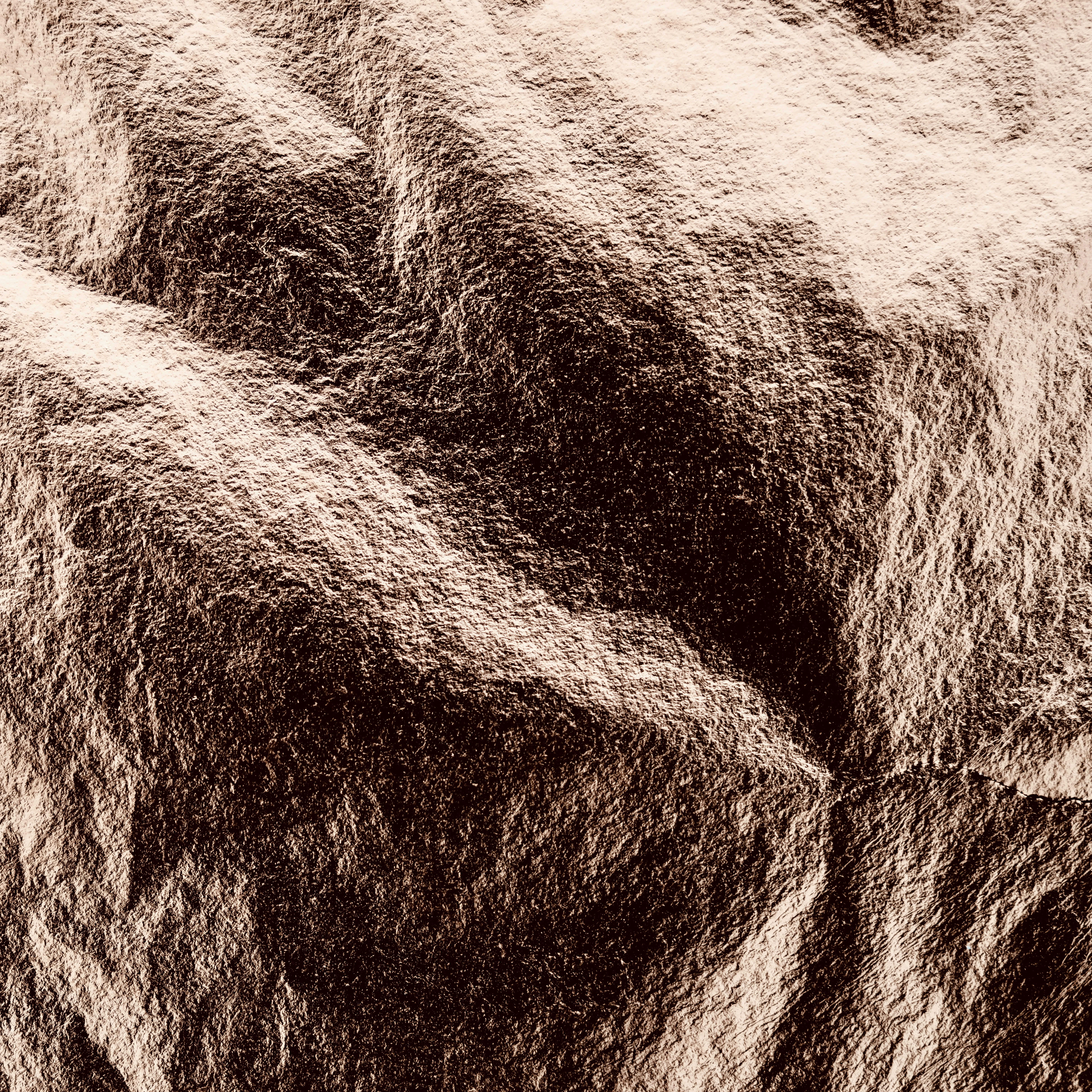 Granular Peaks: a close encounter with weathered rock textures