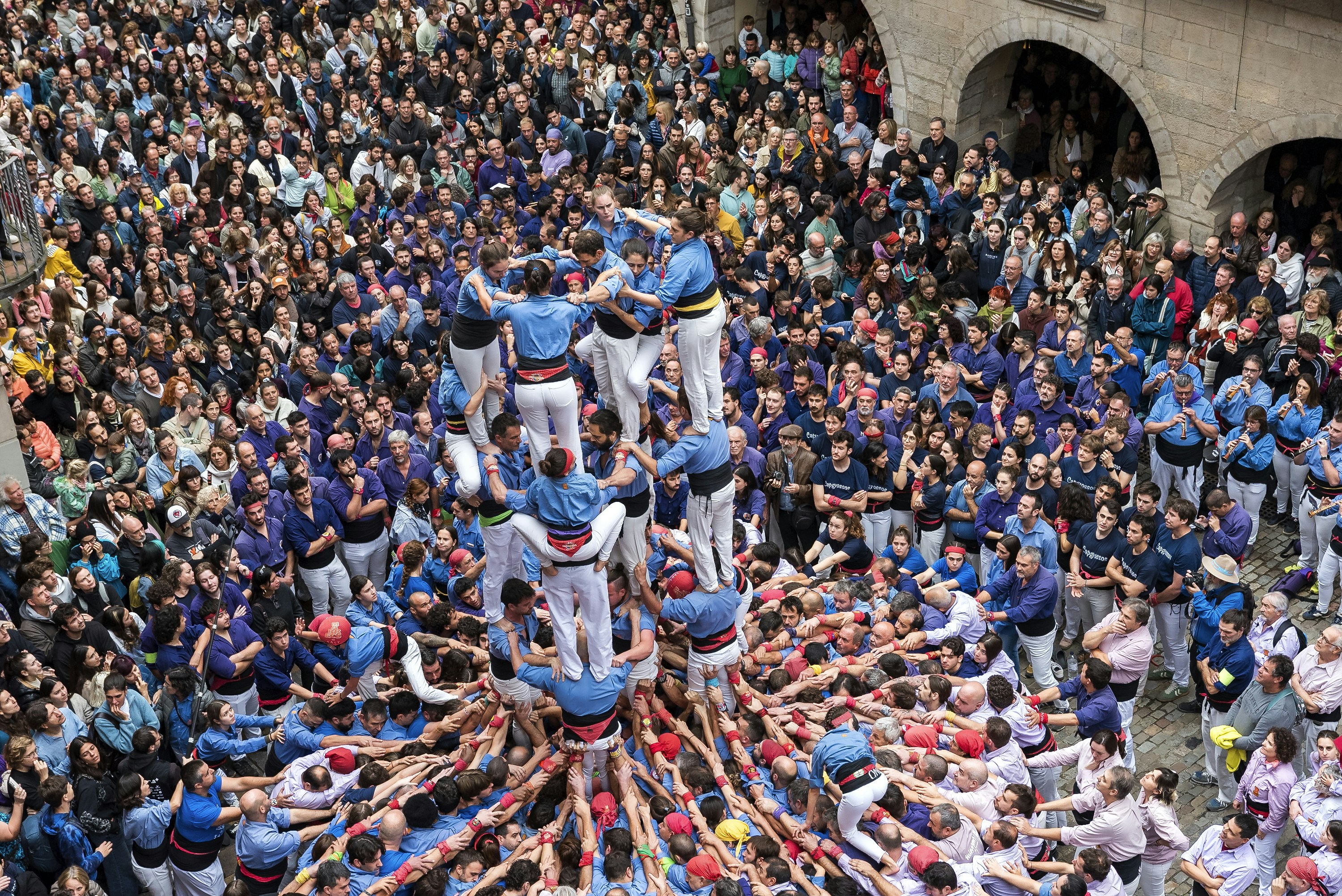 Crowd-Borne Human Tower: A Ground-Led Uprising in the Circle