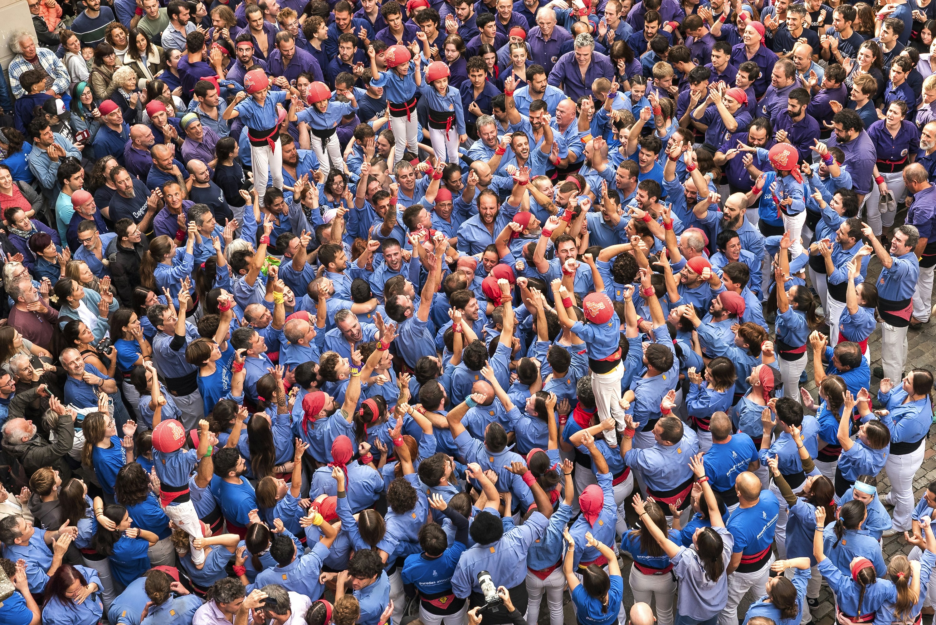 Massed Blue and Red: Aerial Clamor of a Packed Team Rally