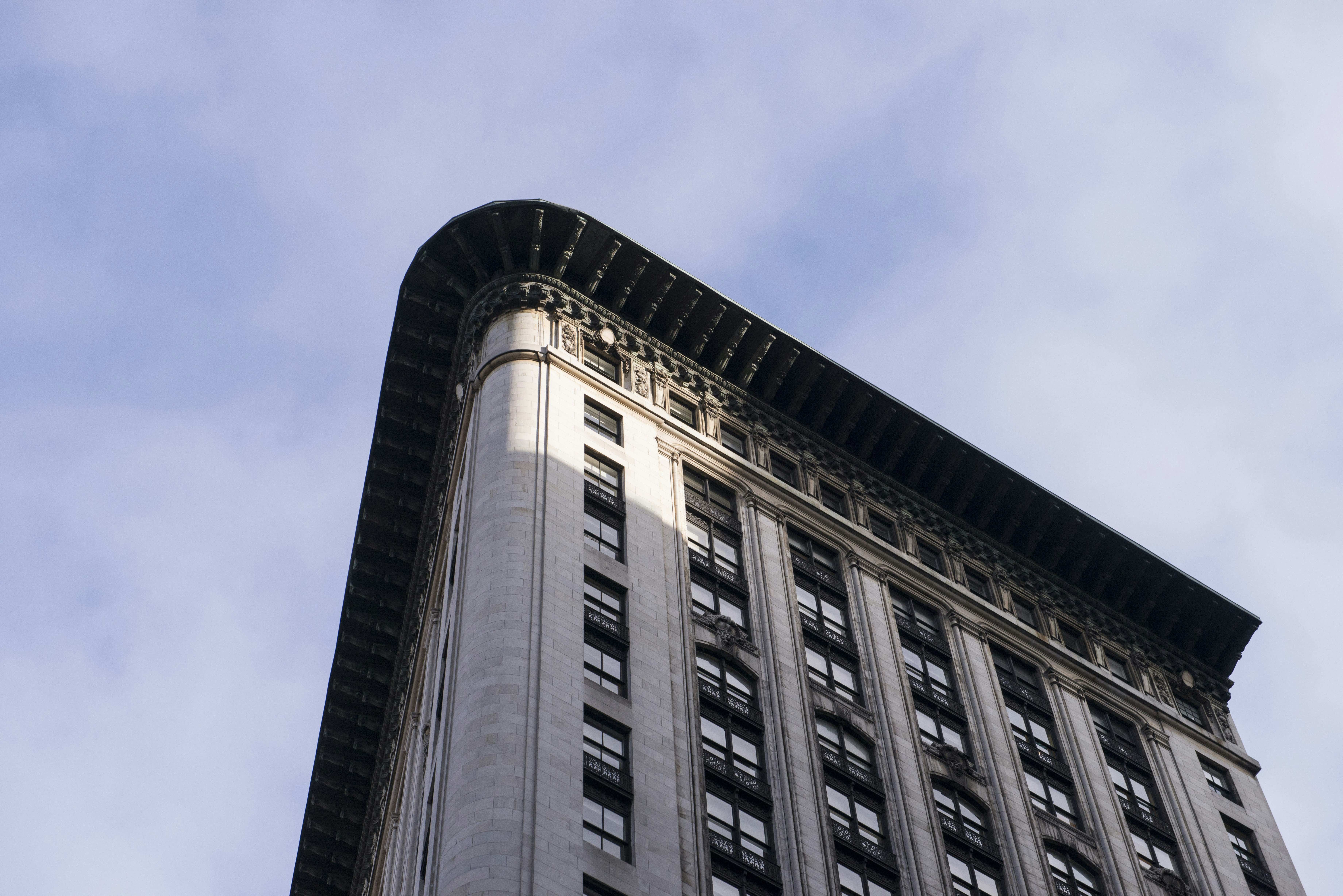 Corner Sentinel: A Tall Facade Reaching Toward the Sky