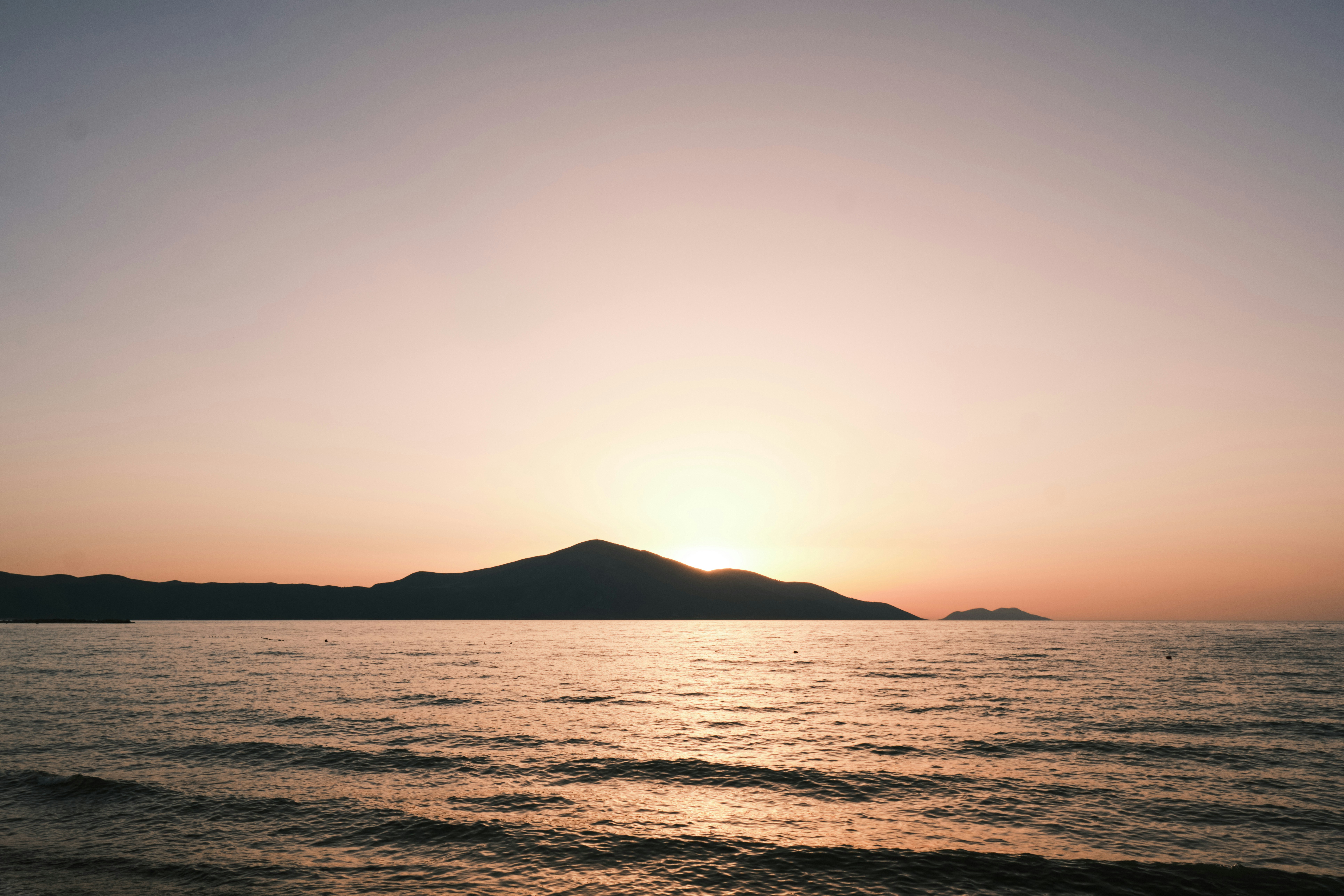 Horizon Silence: Sunset over a Quiet Sea