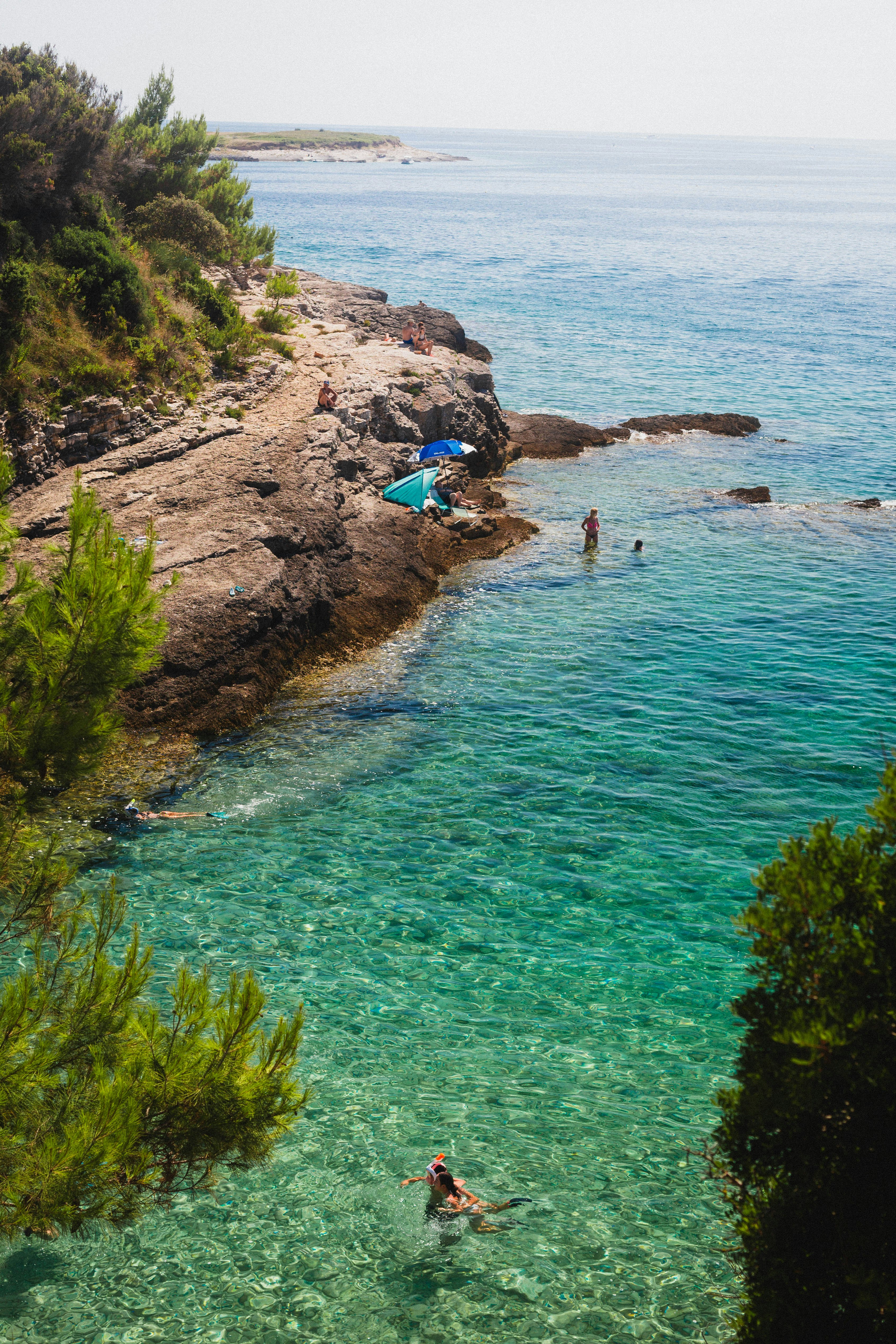 Emerald Cove: Sunlit Swim Along a Rocky Arch