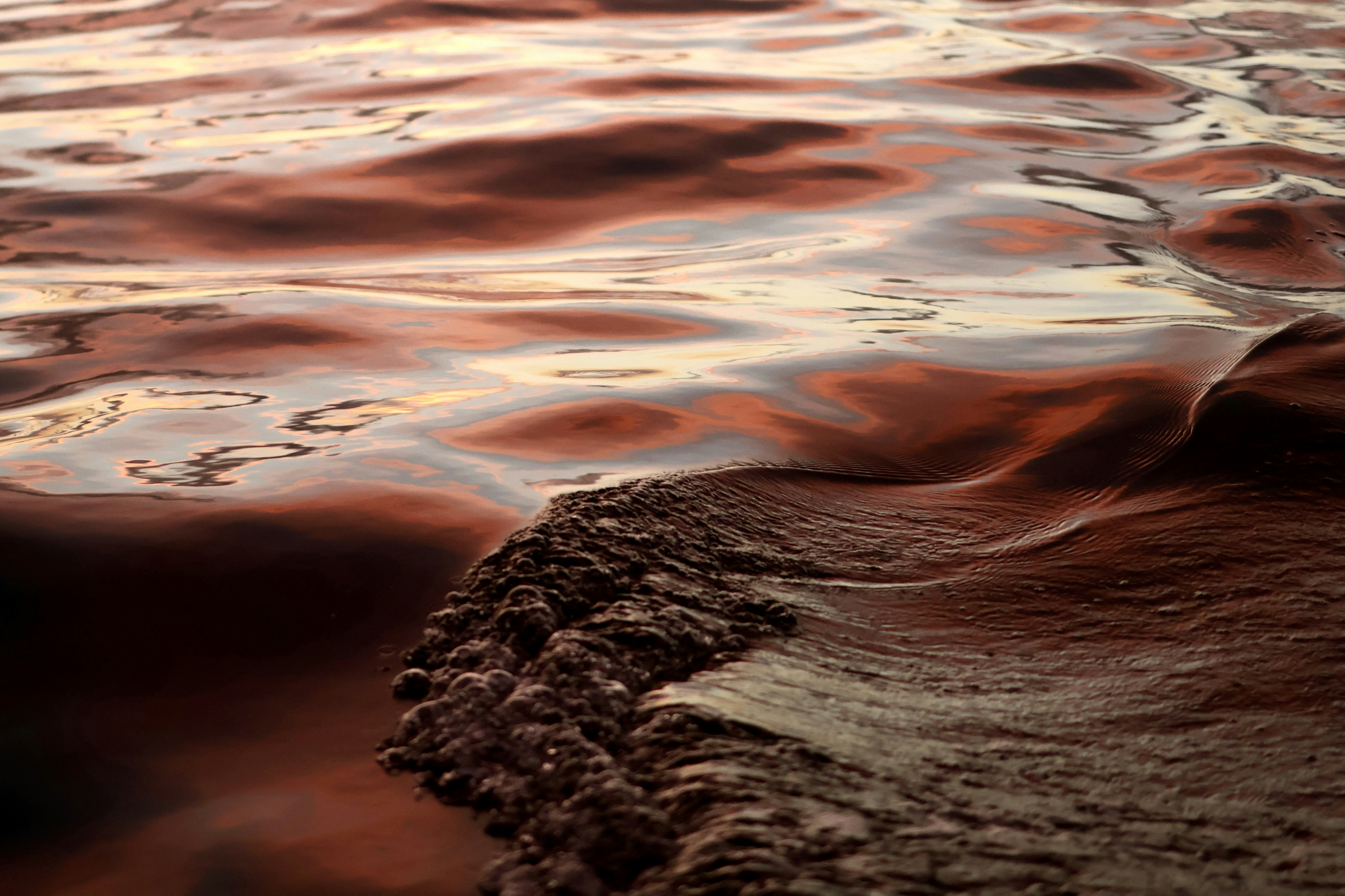 Lava-glass Edge: A Quiet Tide of Gloss and Stone