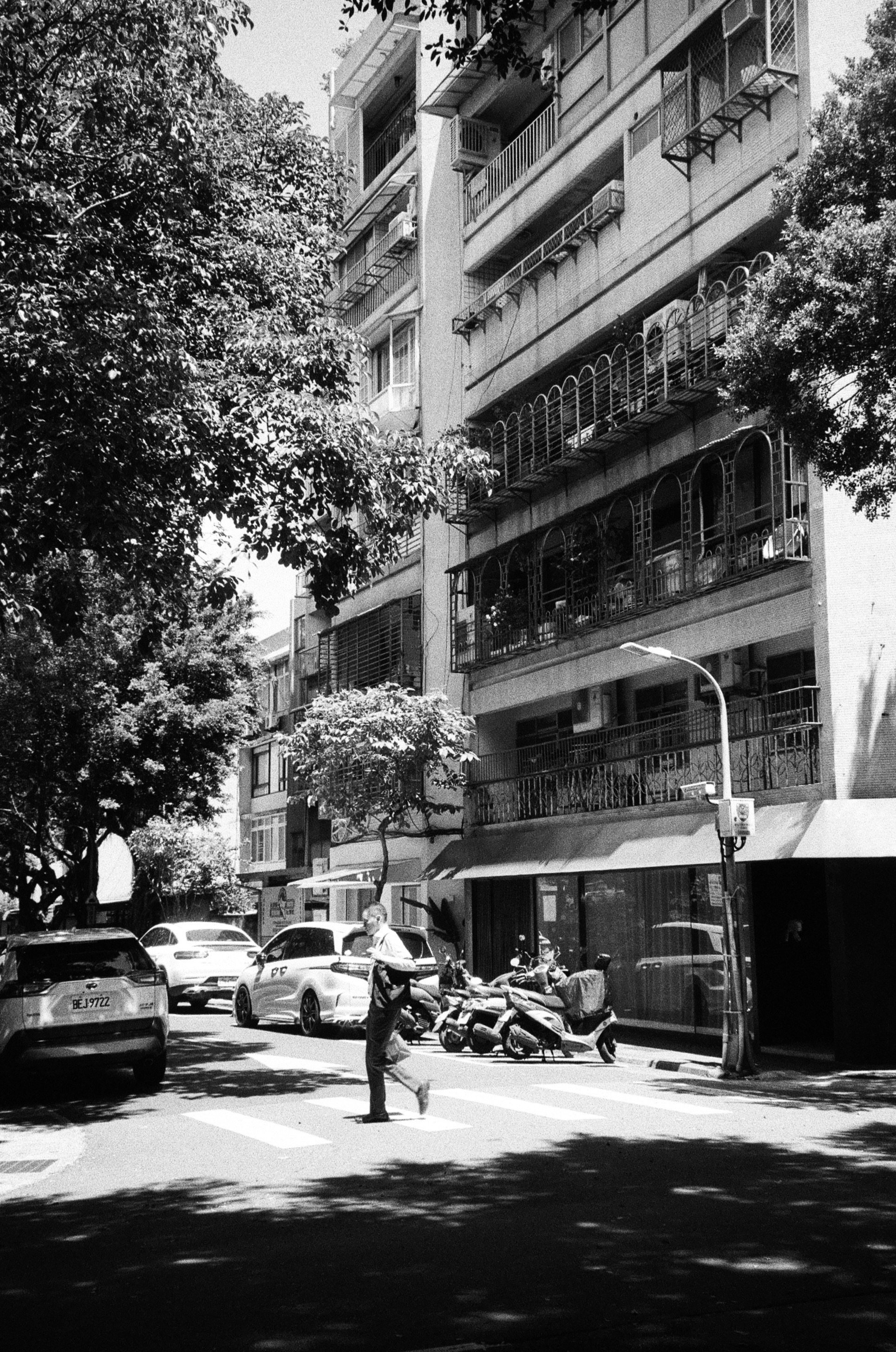 A man crossing the road in Minsheng Community