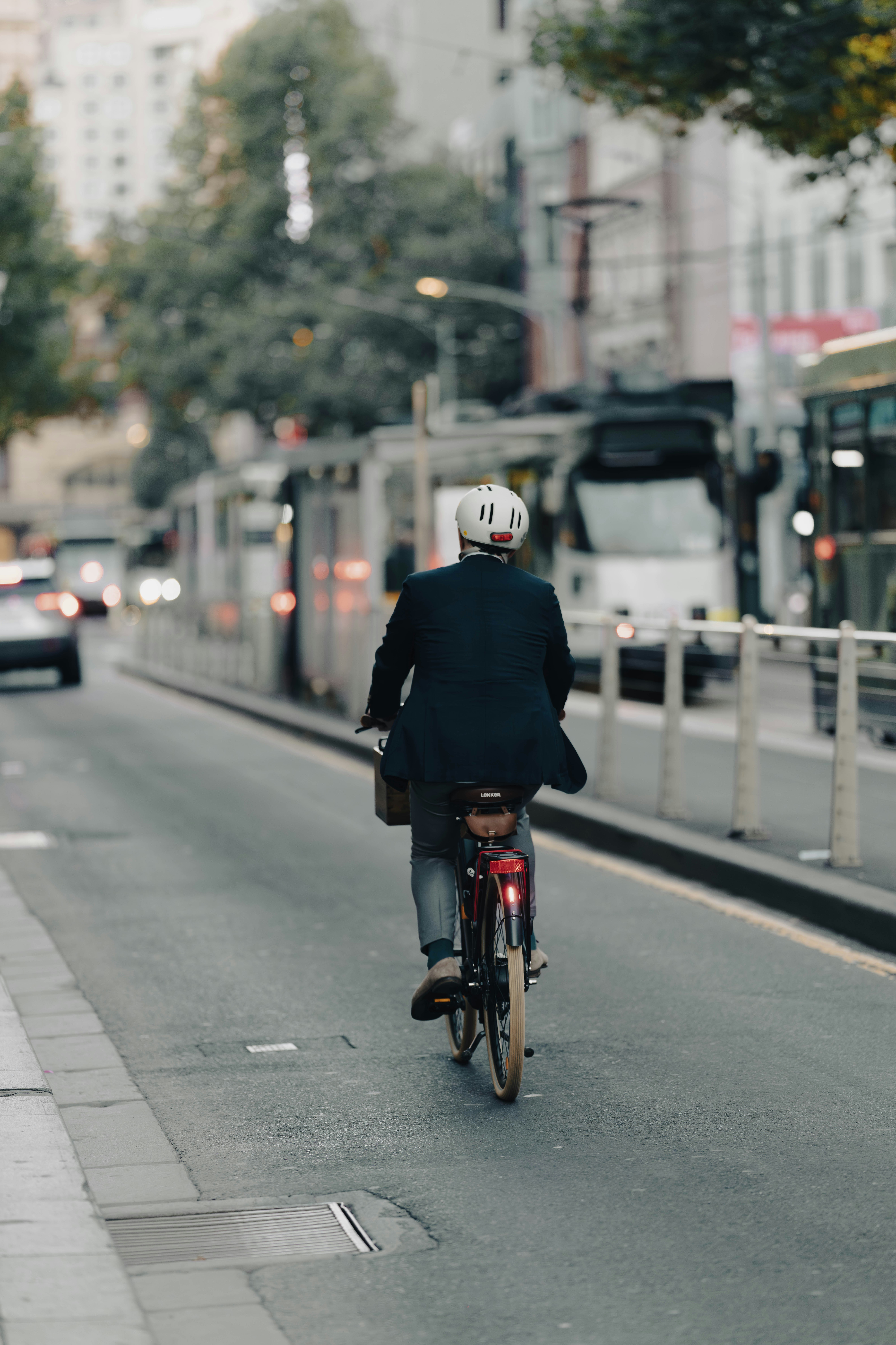 Cyclist in Focus: City Street Passages