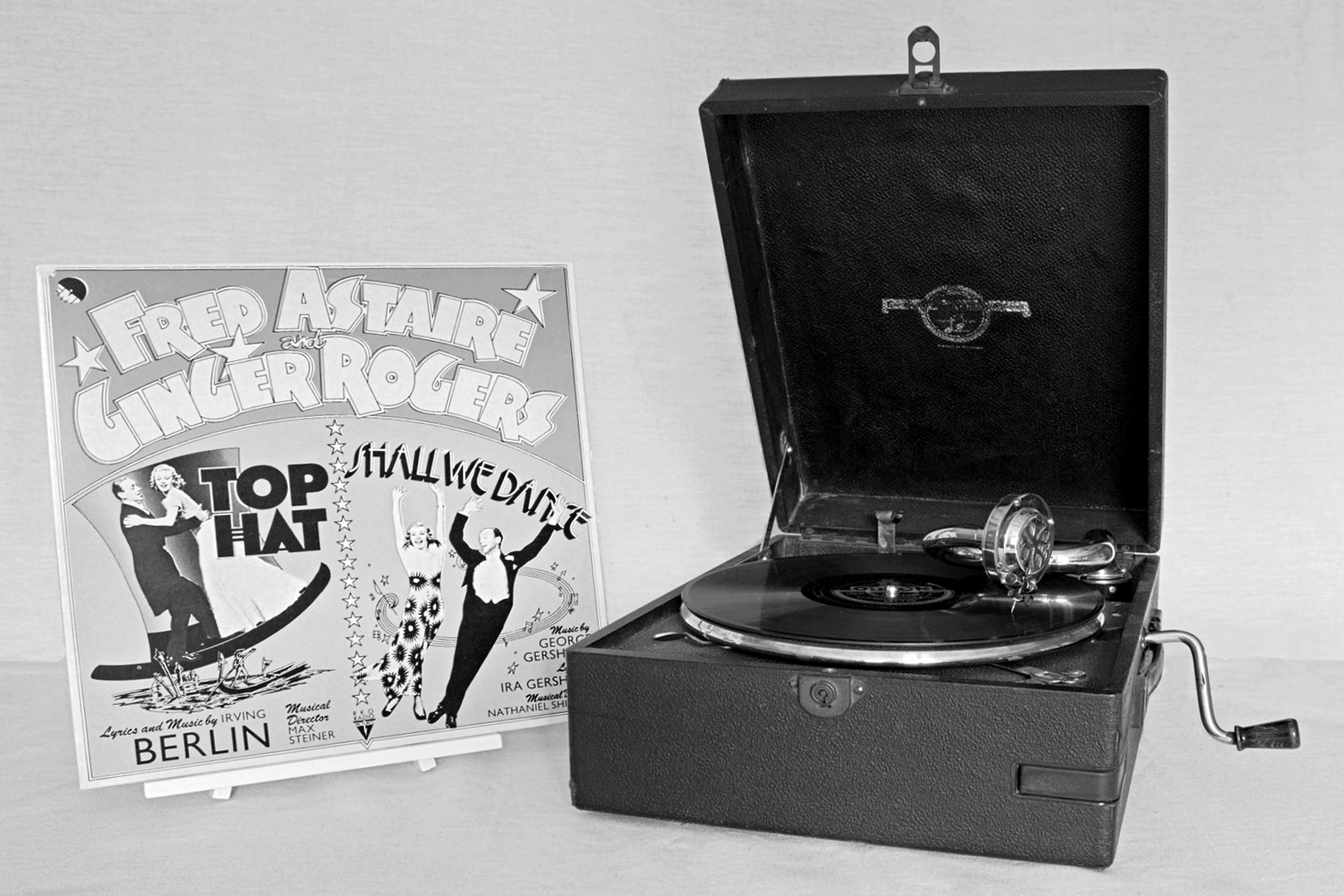 Vintage turntable wakes the room with a bold poster companion