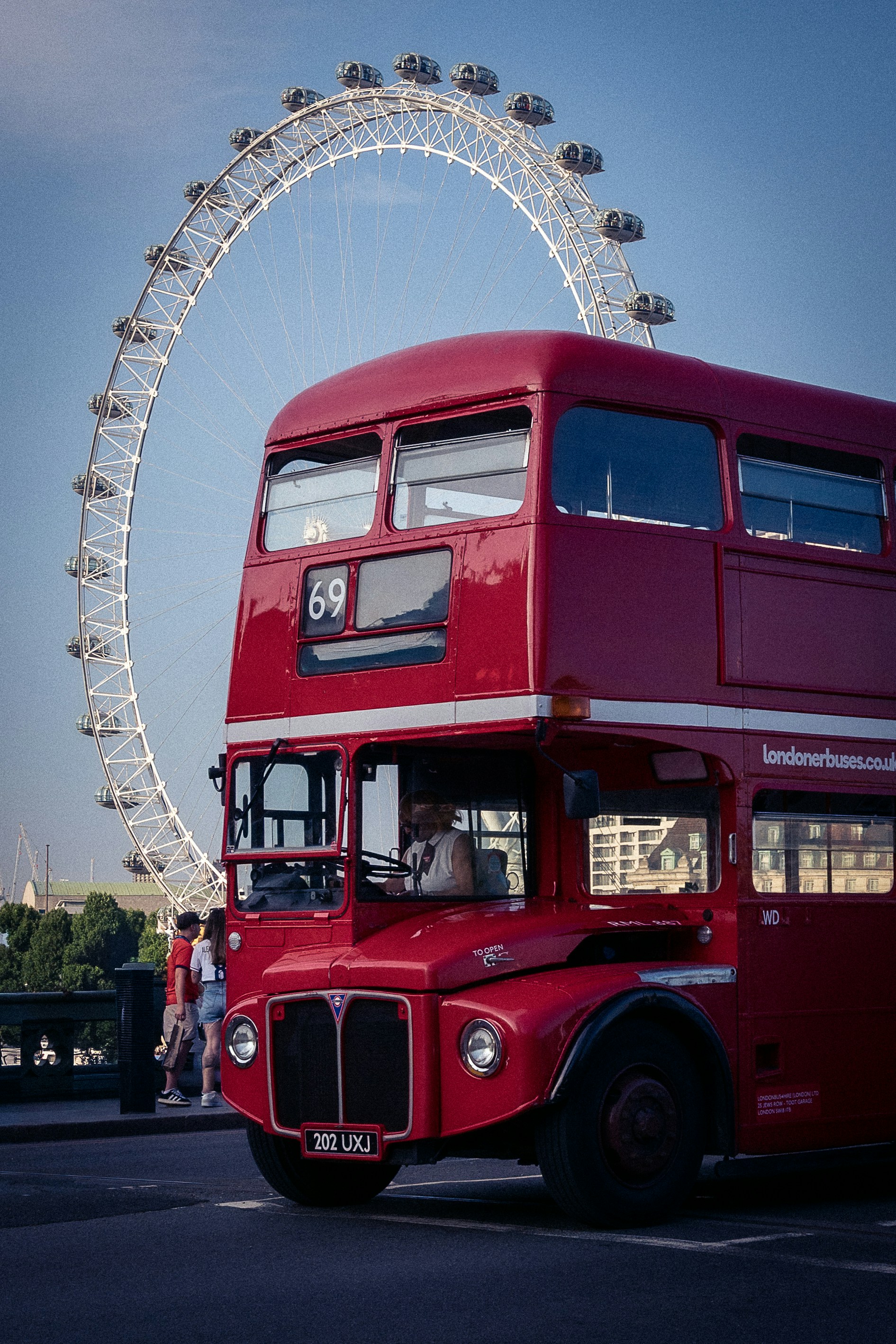 Red Double-Decker and the Giant Wheel