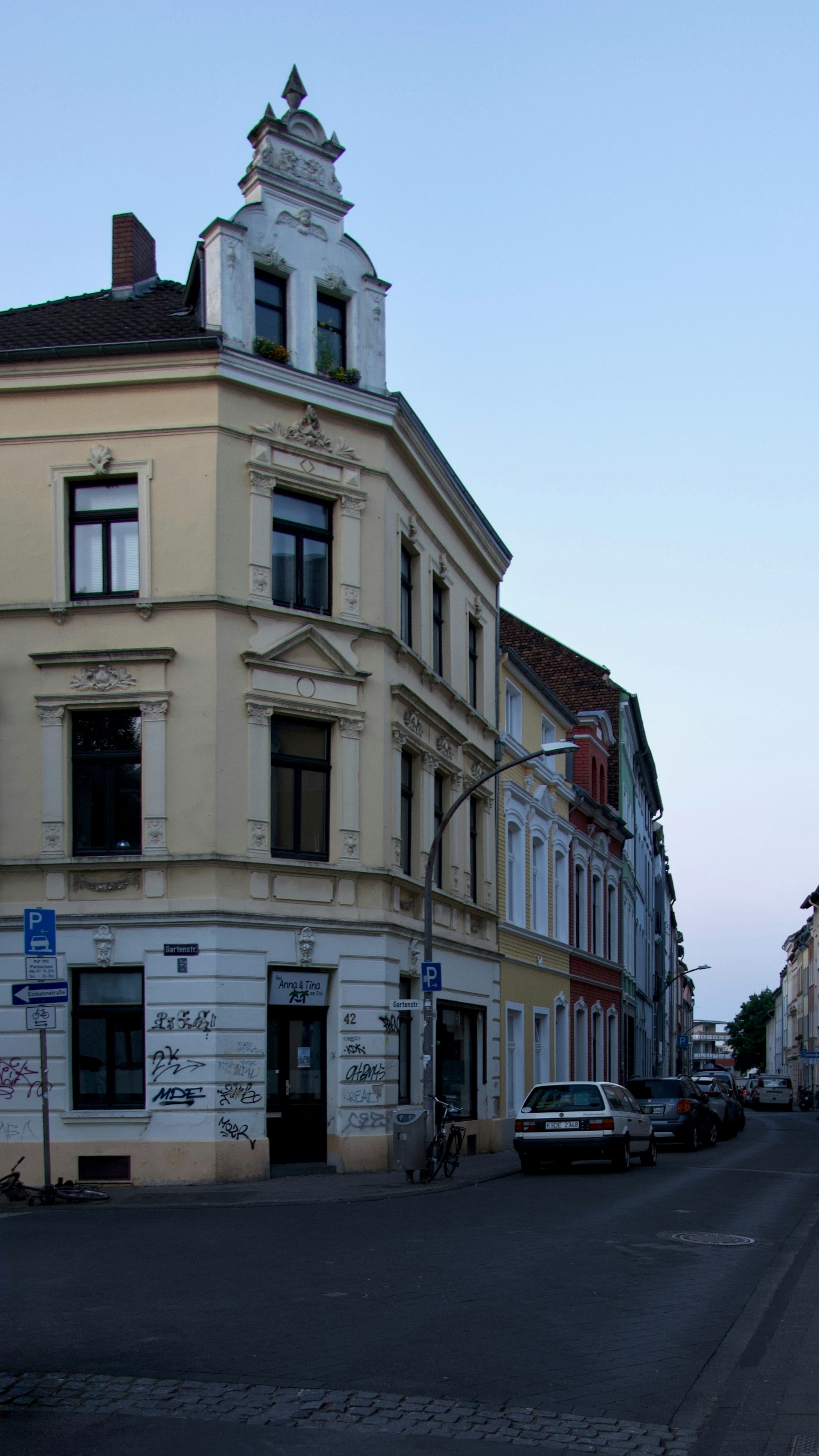 Pastel Facade Townhouse Reaching Toward a Quiet Sky
