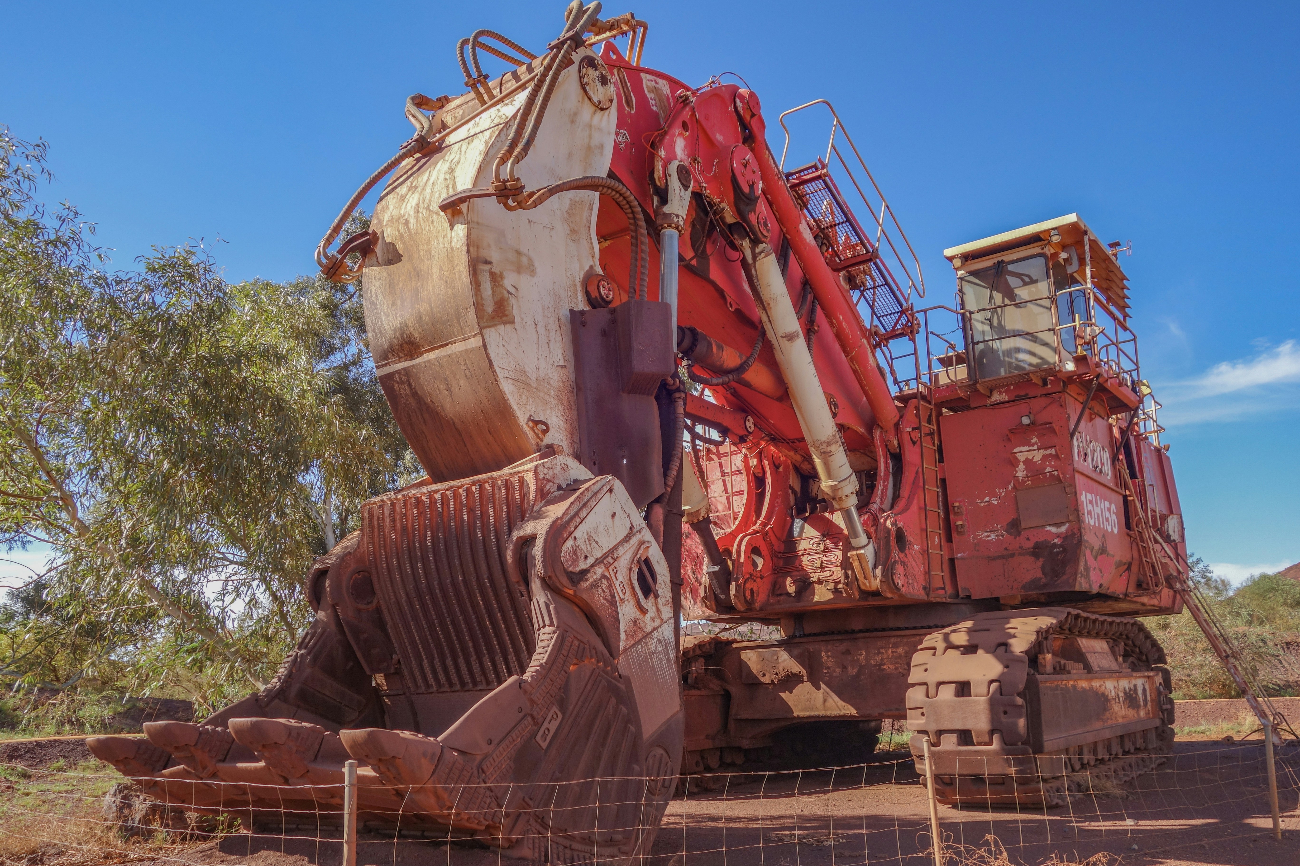 Rusty Giant: Aged Excavator Quietly Dominates the Desert Outline