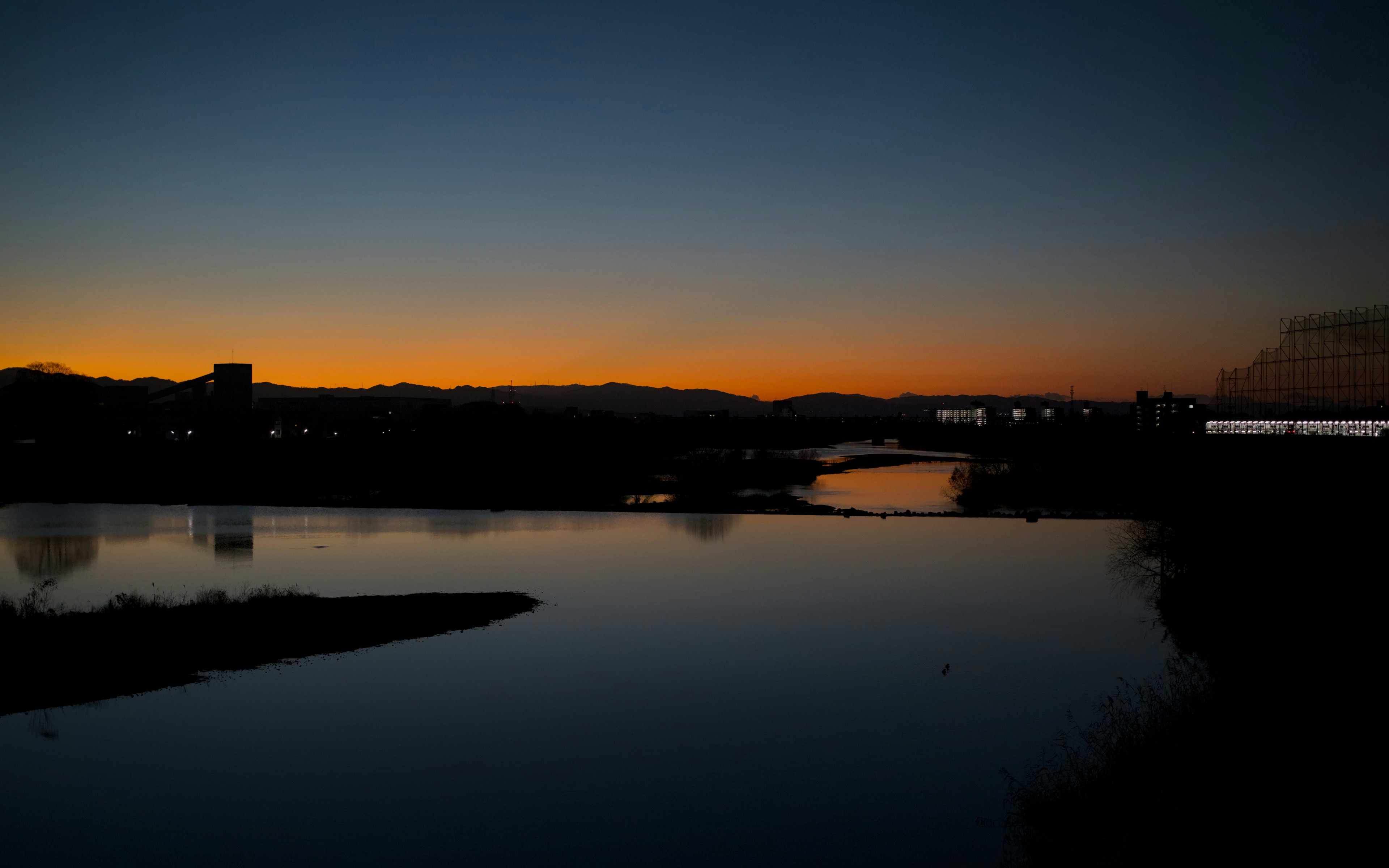 Horizon Quiet: Sunset Over a Calm River