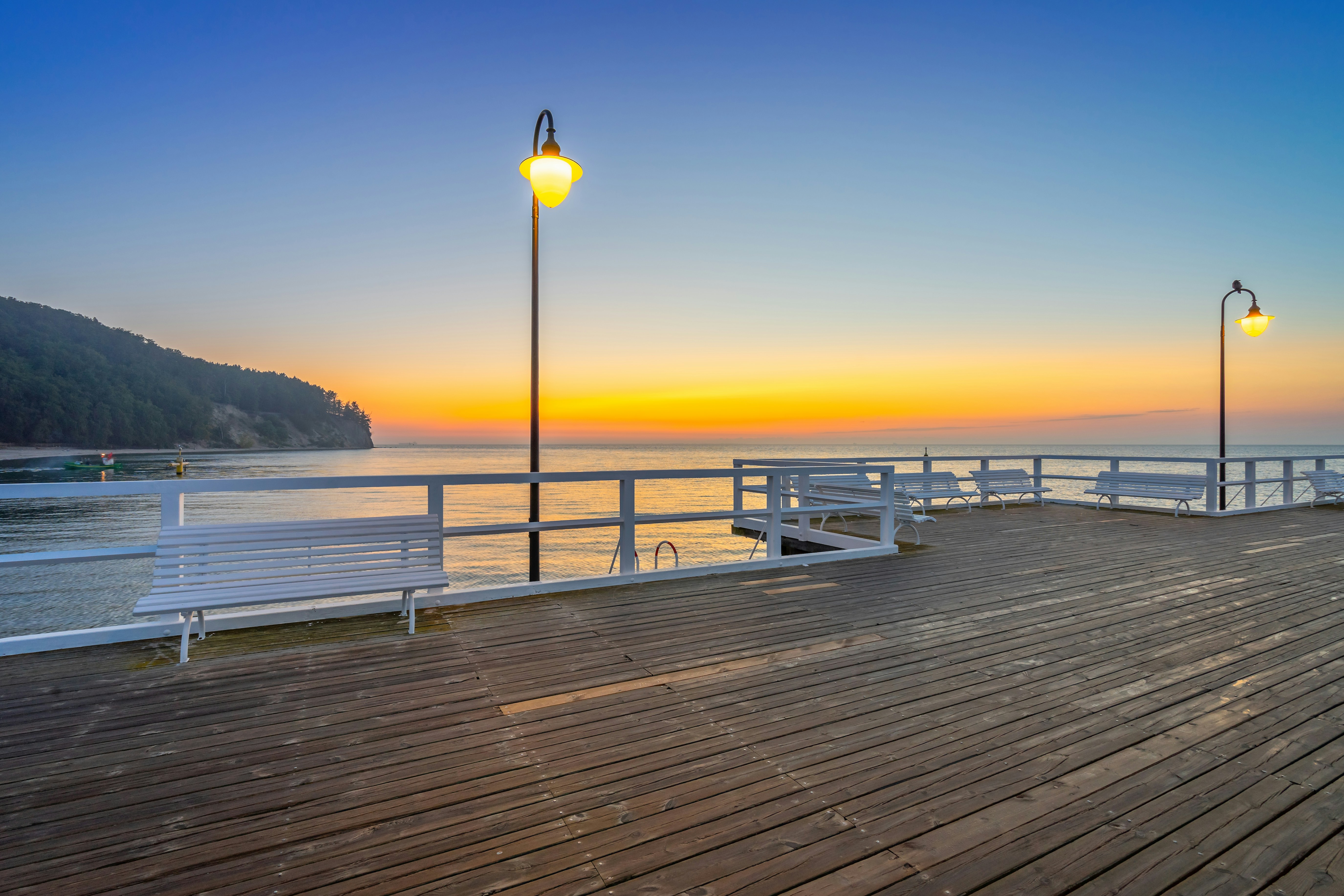 Sunset Pier: Silent Light Over the Quiet Boardwalk