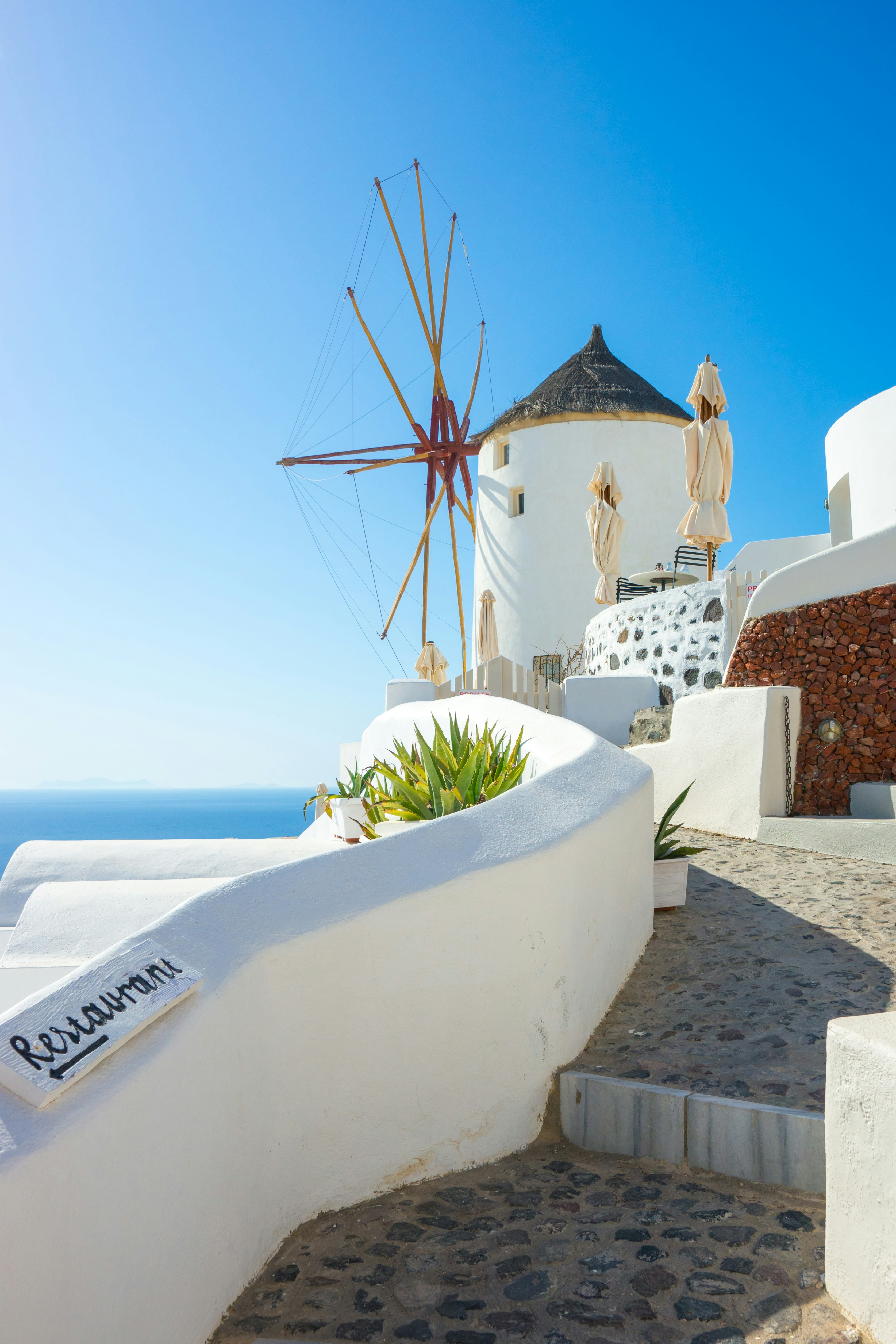 Windmill Terrace: Whitewashed Steps to the Aegean Light