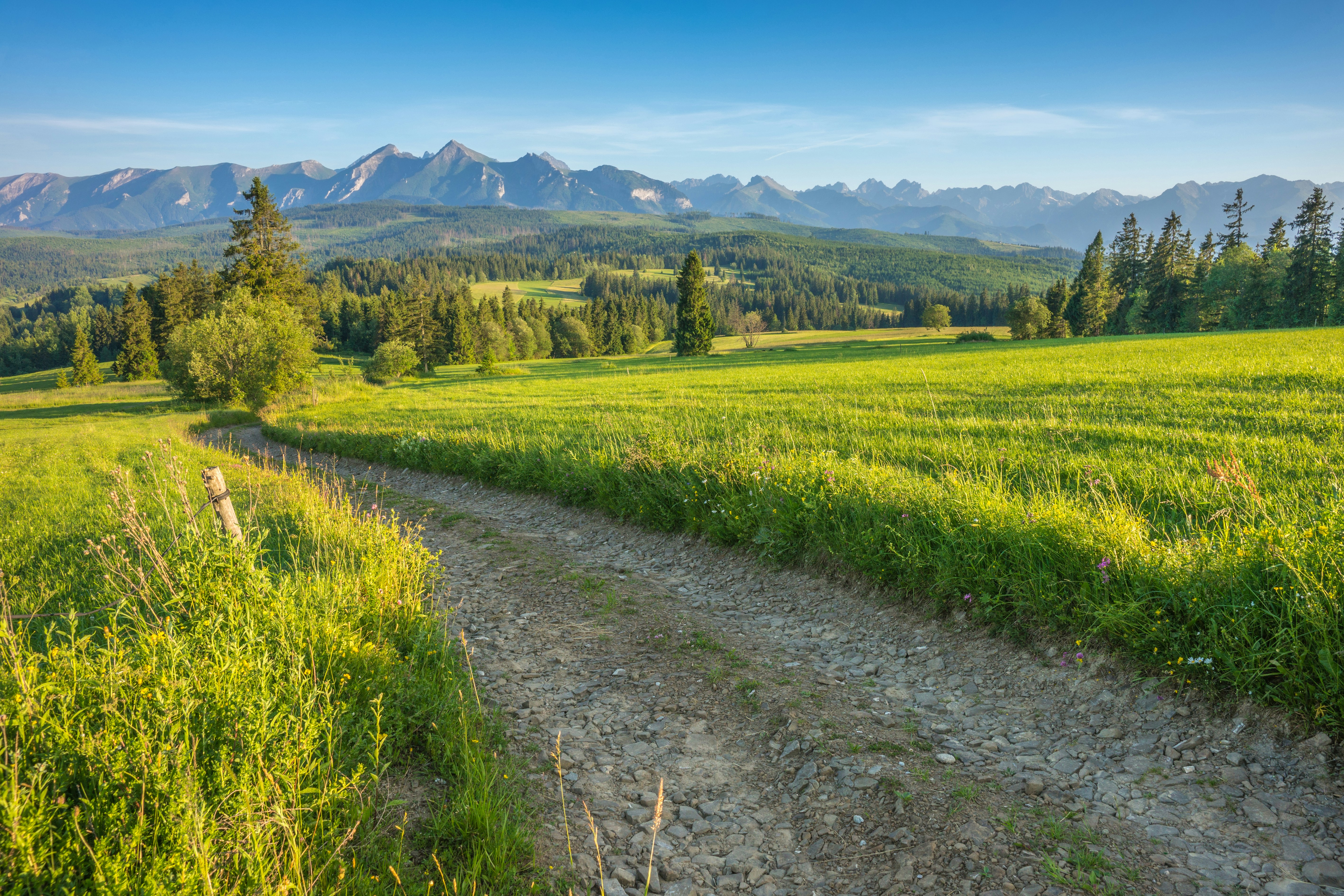 Green Valley Trail to the Foothills under Alpine Peaks